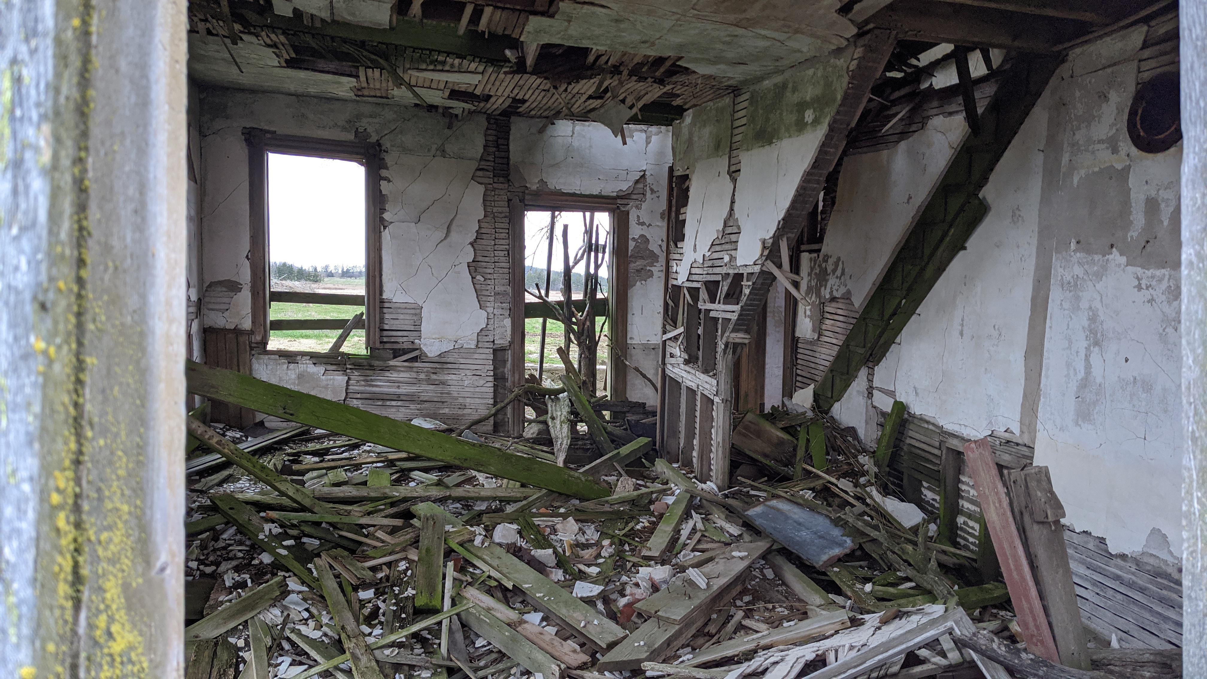 Exploring an old fixer-upper | Scrolller