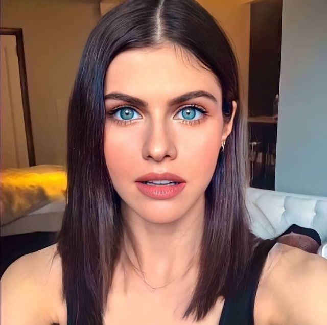 Eye contact | Scrolller