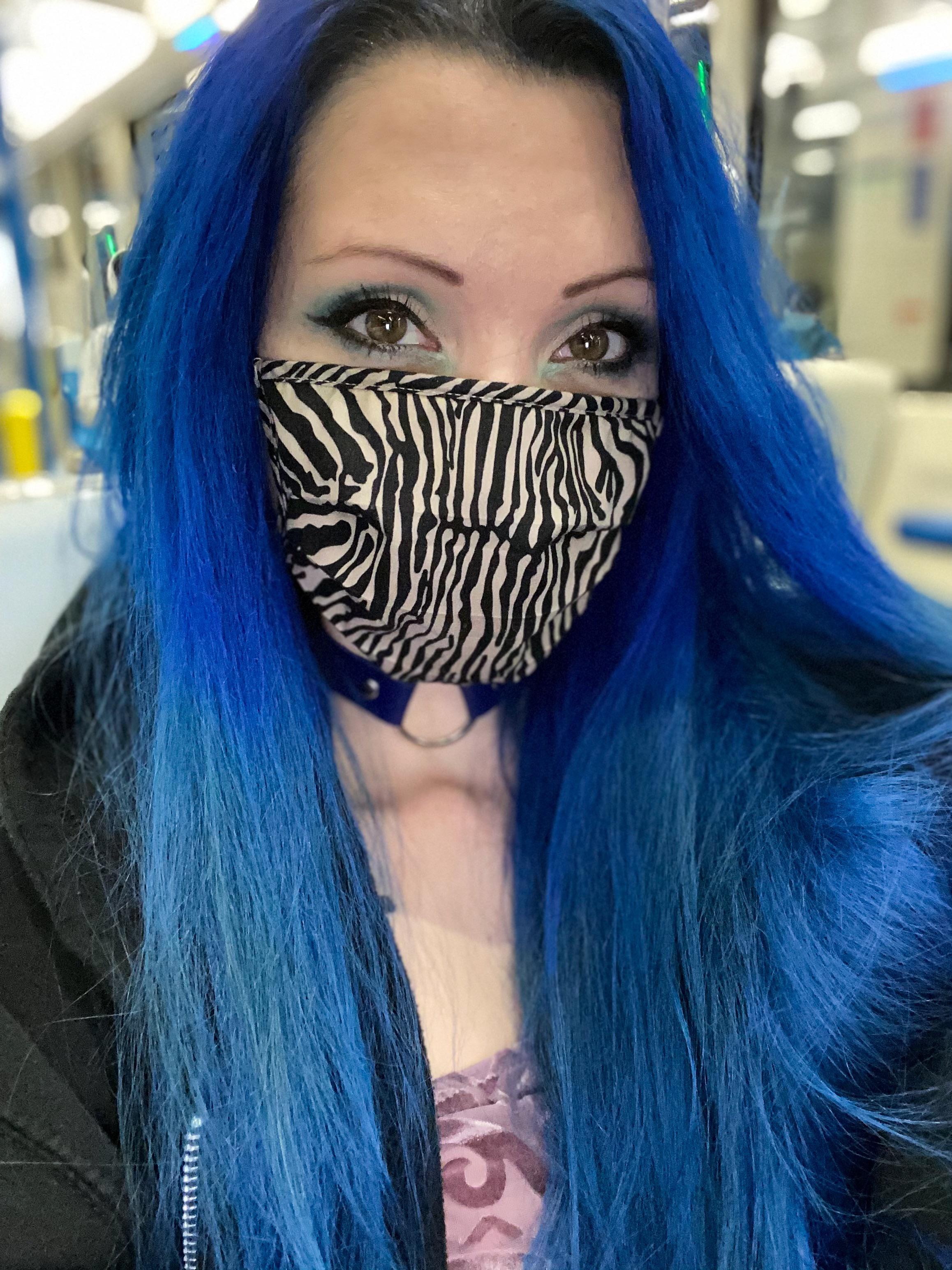 Eyes 🖤 Scrolller