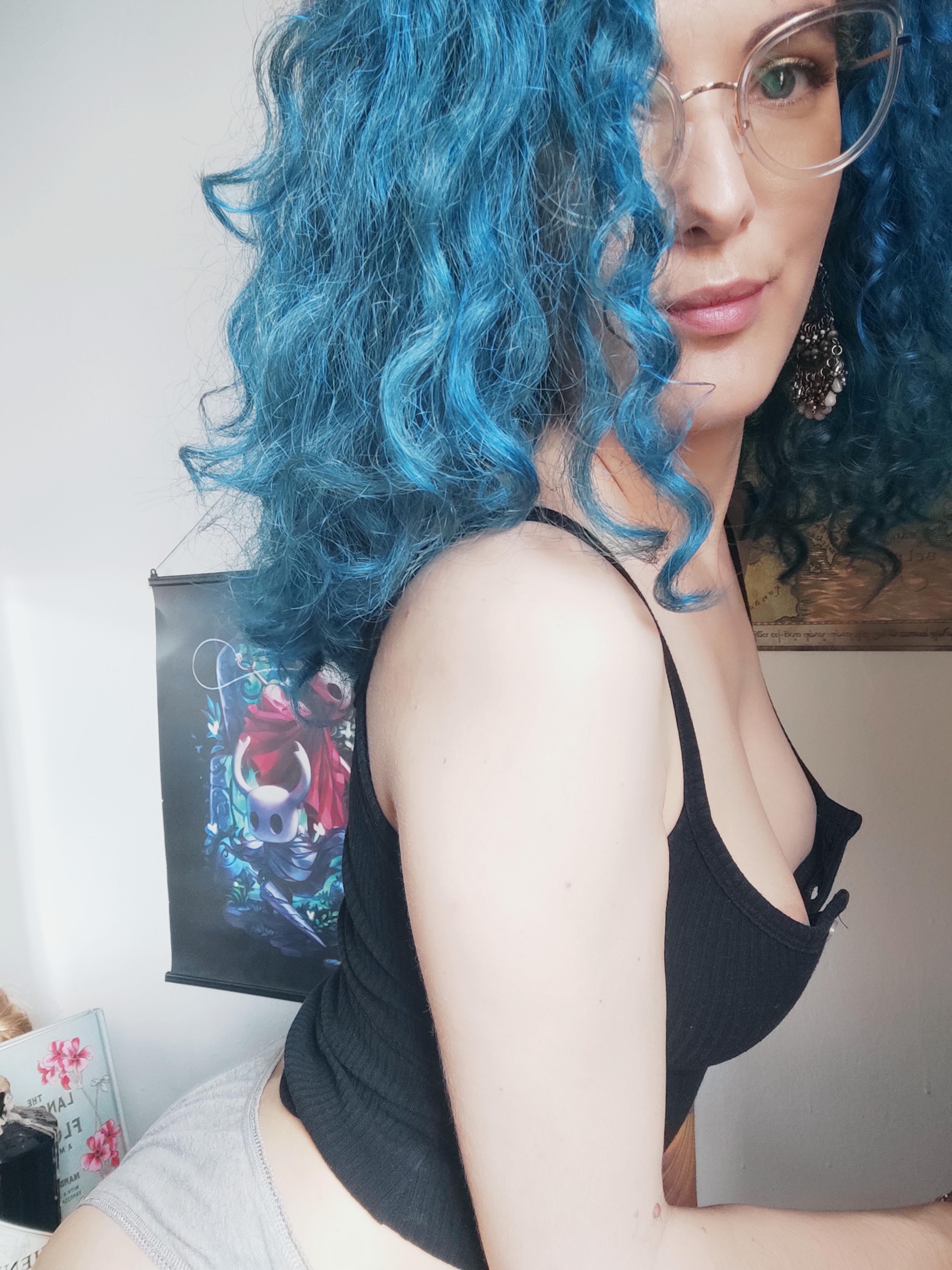 [F] a little peek into both worlds | Scrolller