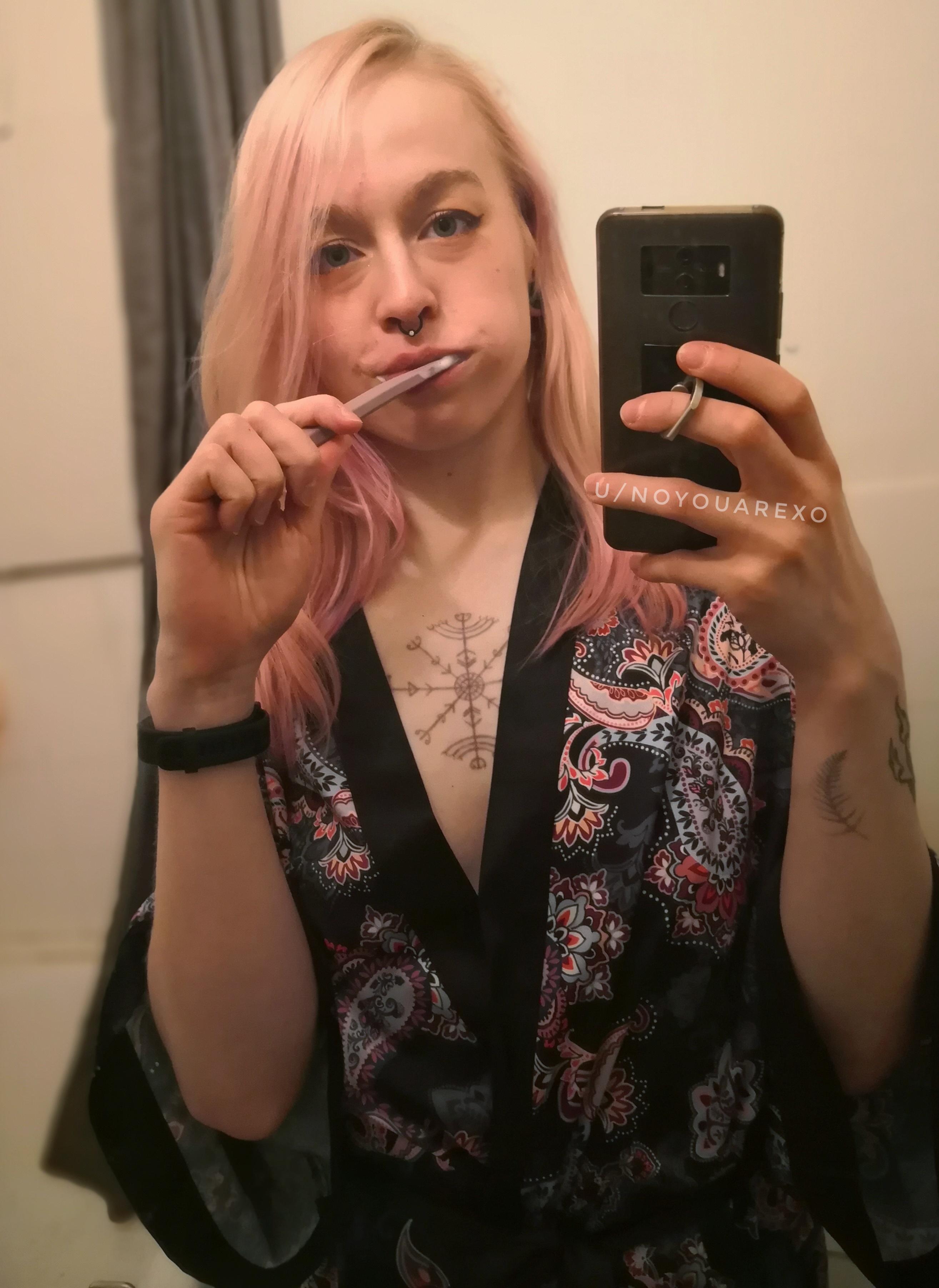 [F] about to go to bed... U coming? | Scrolller