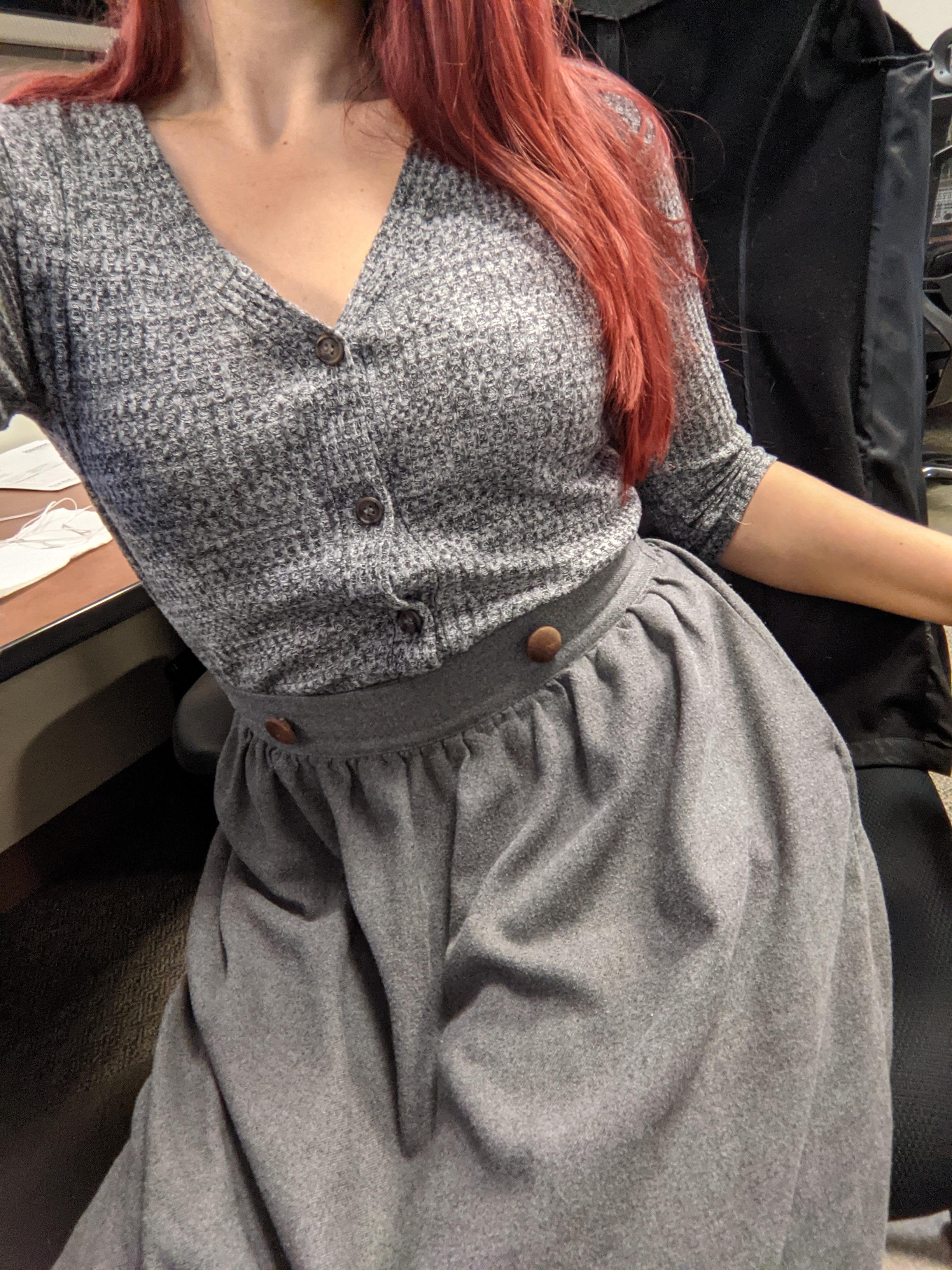 [F]eeling cute at the office in one of my favorite skirts | Scrolller