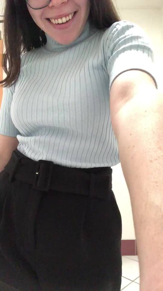 [F] Happiest when flashing | Scrolller