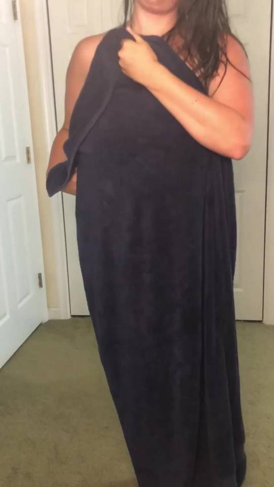 (F)irst towel drop | Scrolller