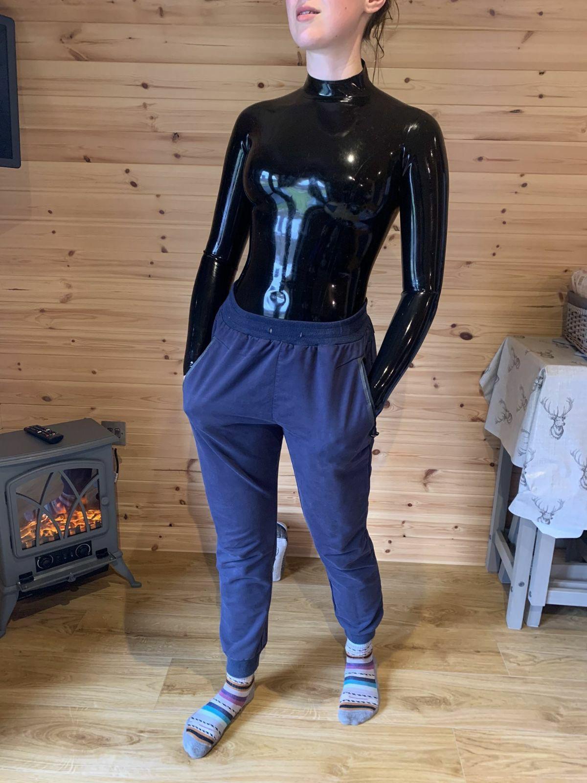 [f] Just chilling | Scrolller