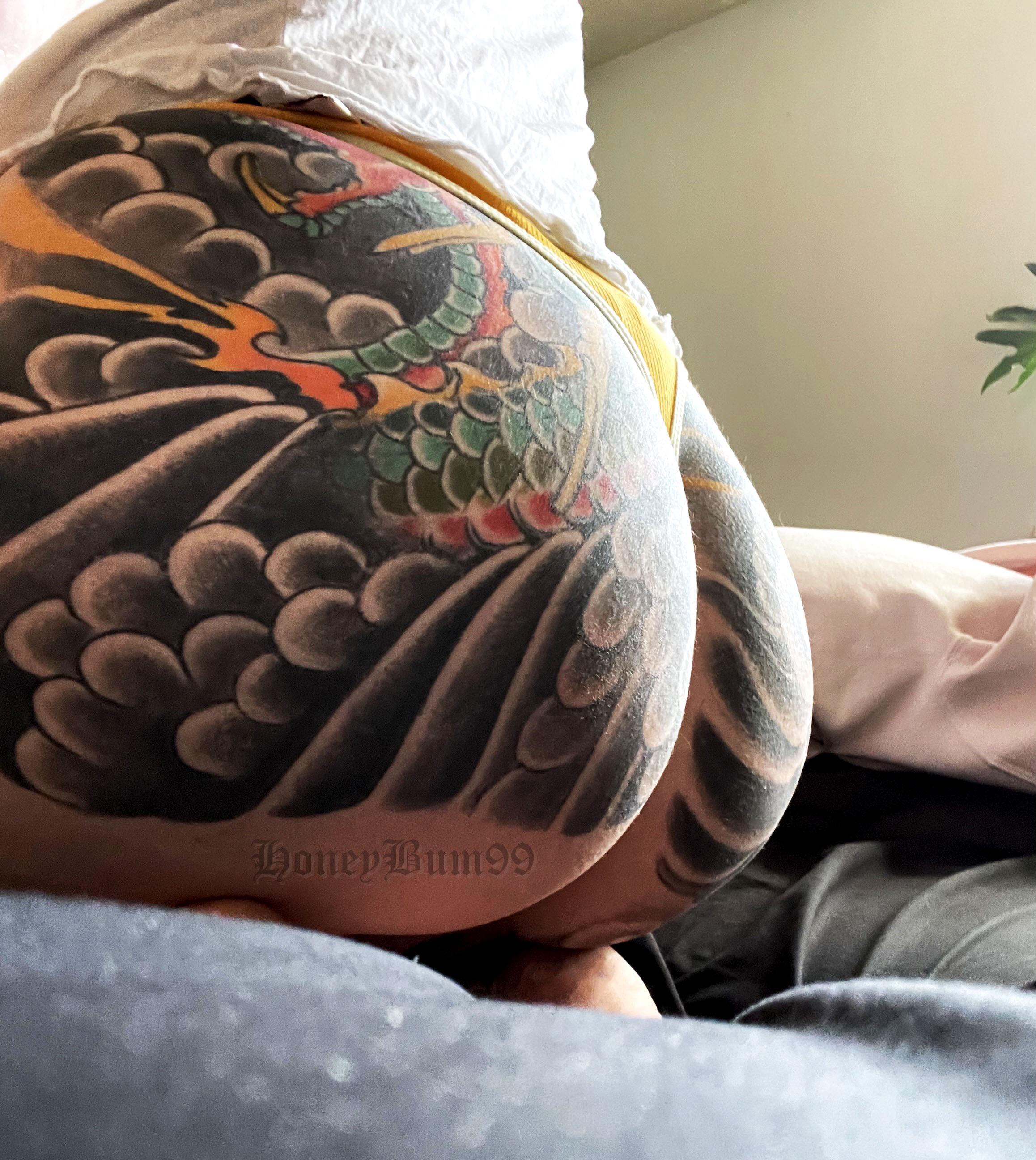 Tattooed Ass Scrolller