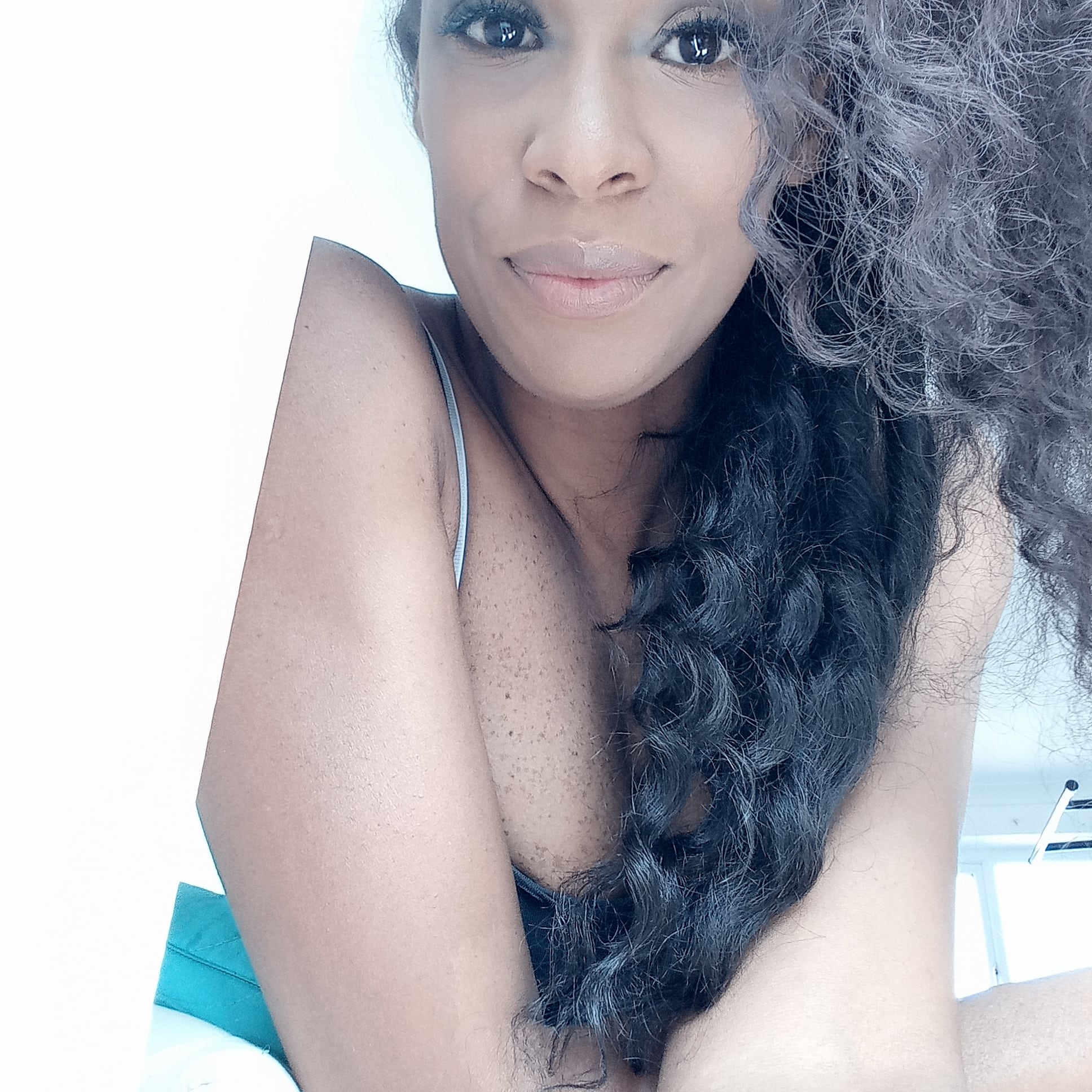 [f] The sun catching my freckles | Scrolller