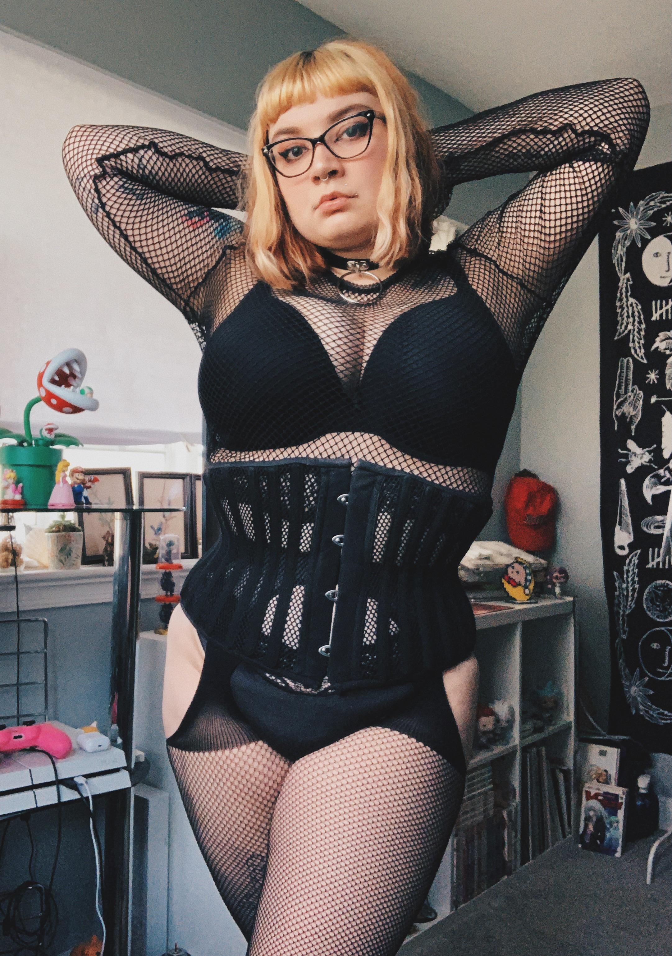 Who loves fishnet everything as much as I do? 😈🖤 | Scrolller