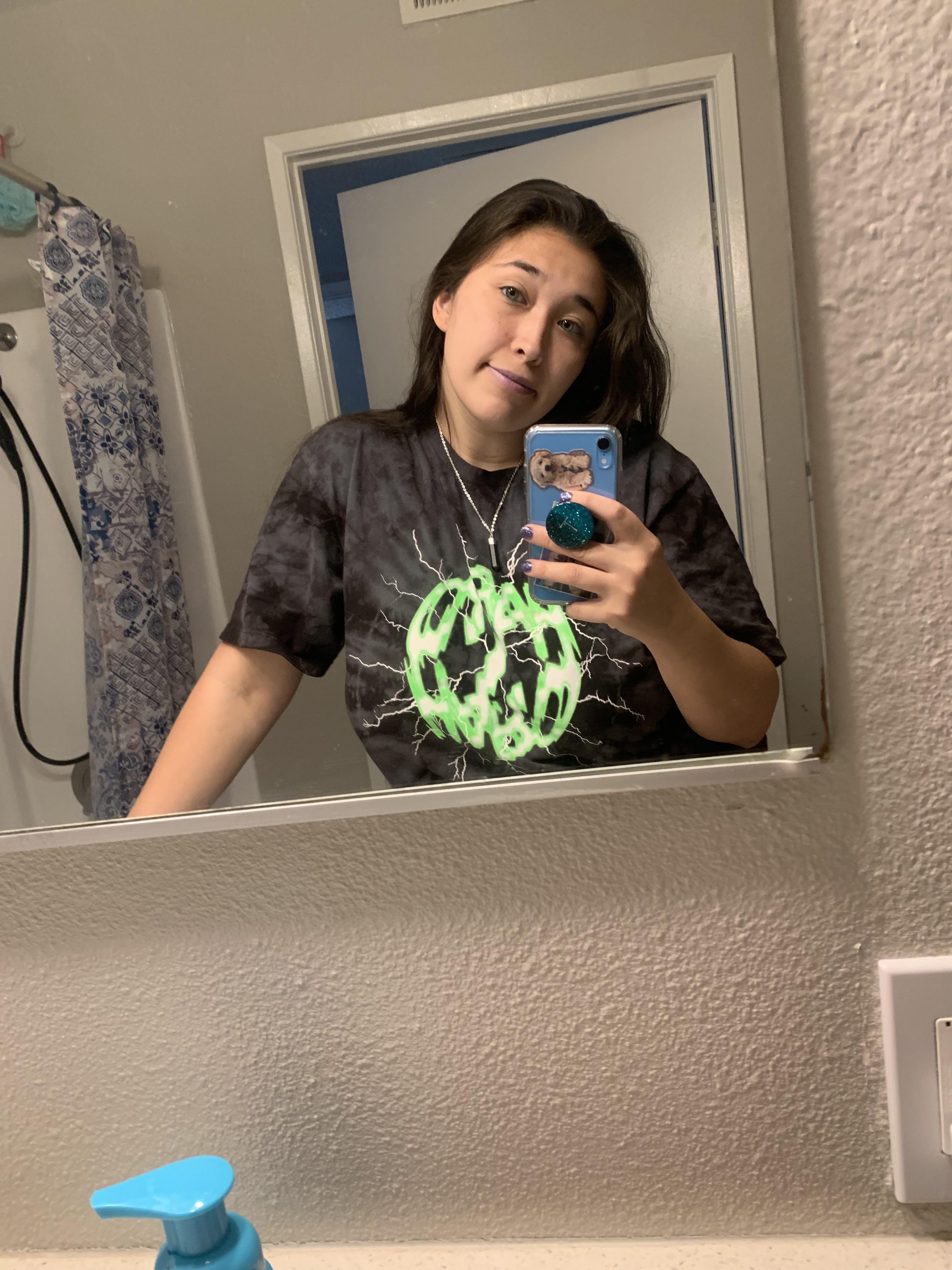 F20 are mirror selfie’s acceptable ? | Scrolller