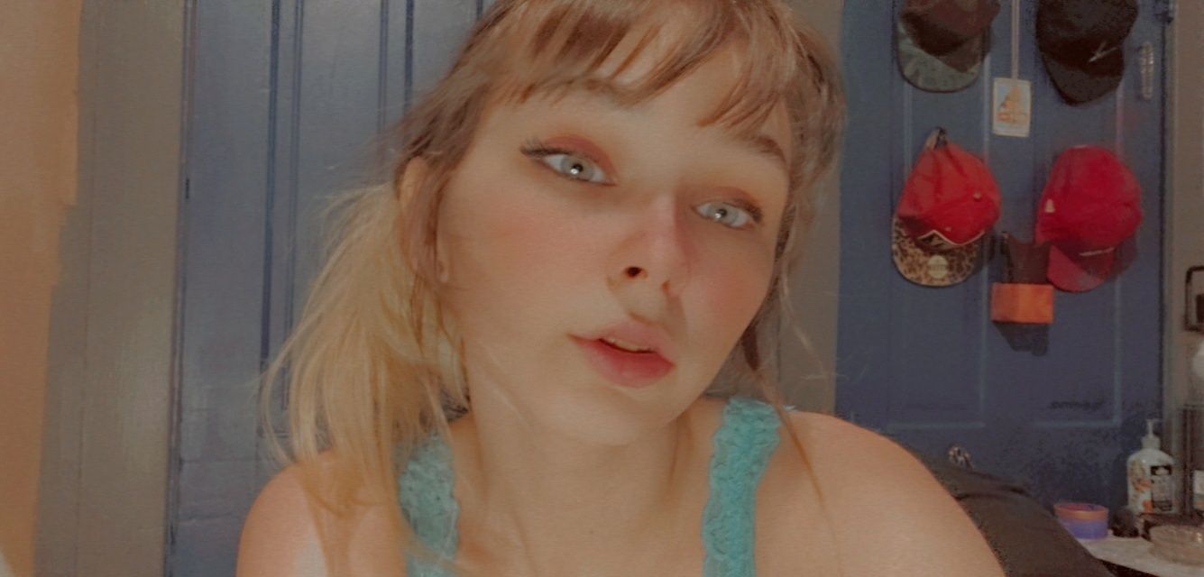 💋 [F23] | Scrolller