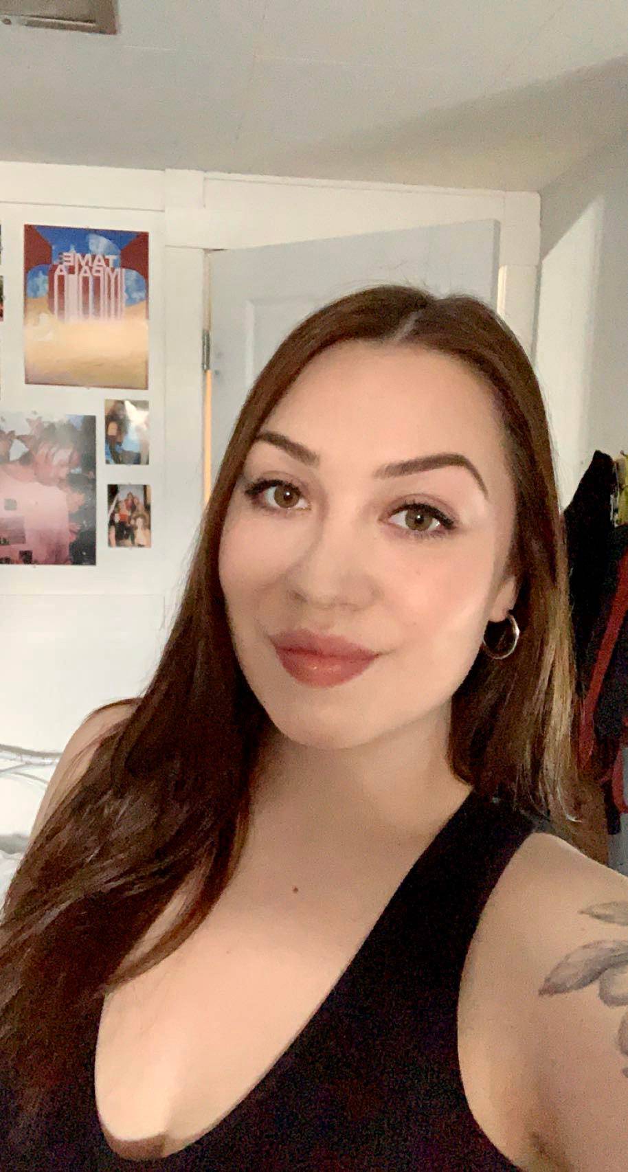 F23, thinking about cutting my hair to shoulder length ?? Thoughts ?? | Scrolller