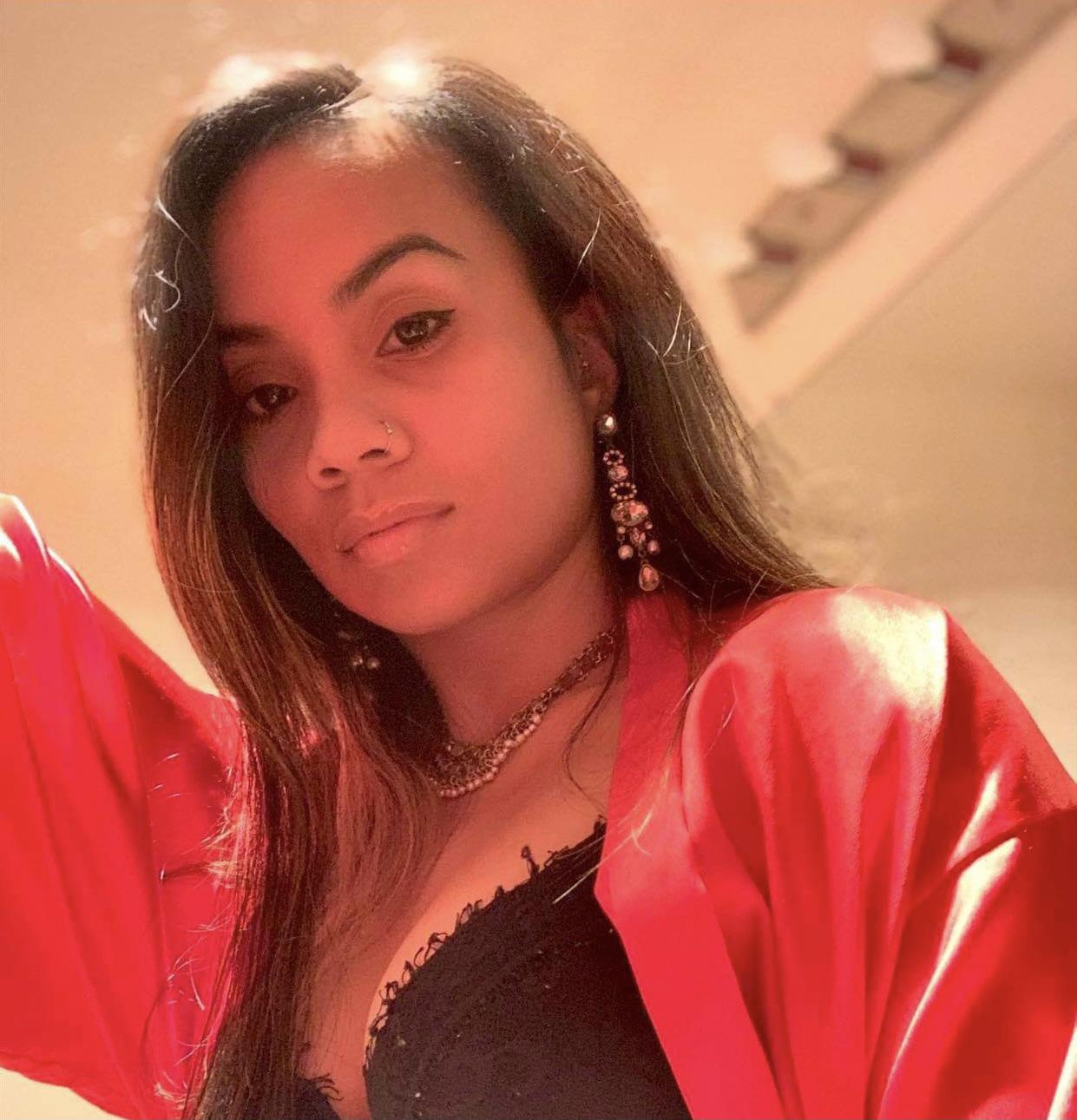 F25 🌺 | Scrolller