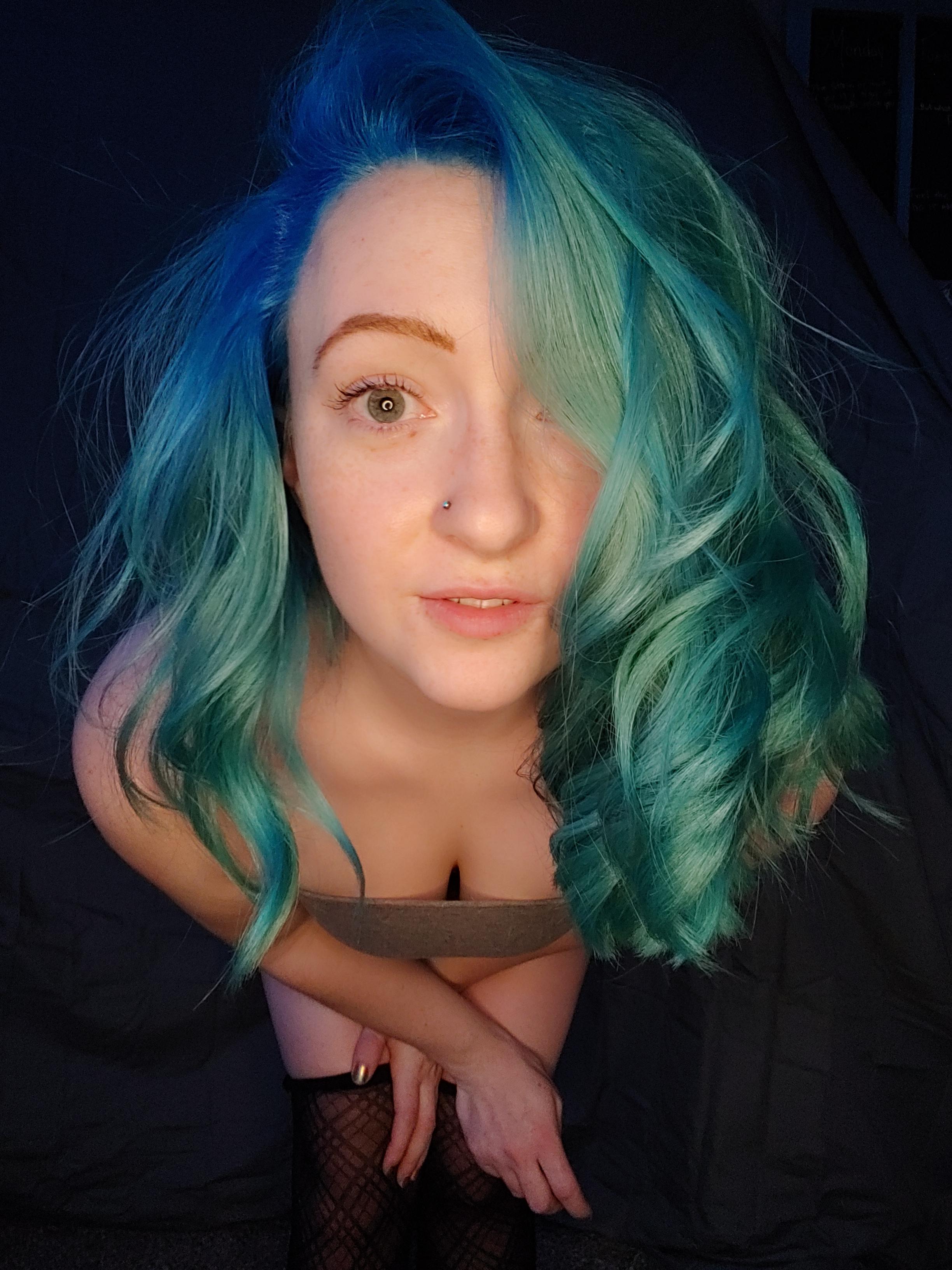 F25 was invited to this subreddit so figured I'd show off my new hair 😝 | Scrolller