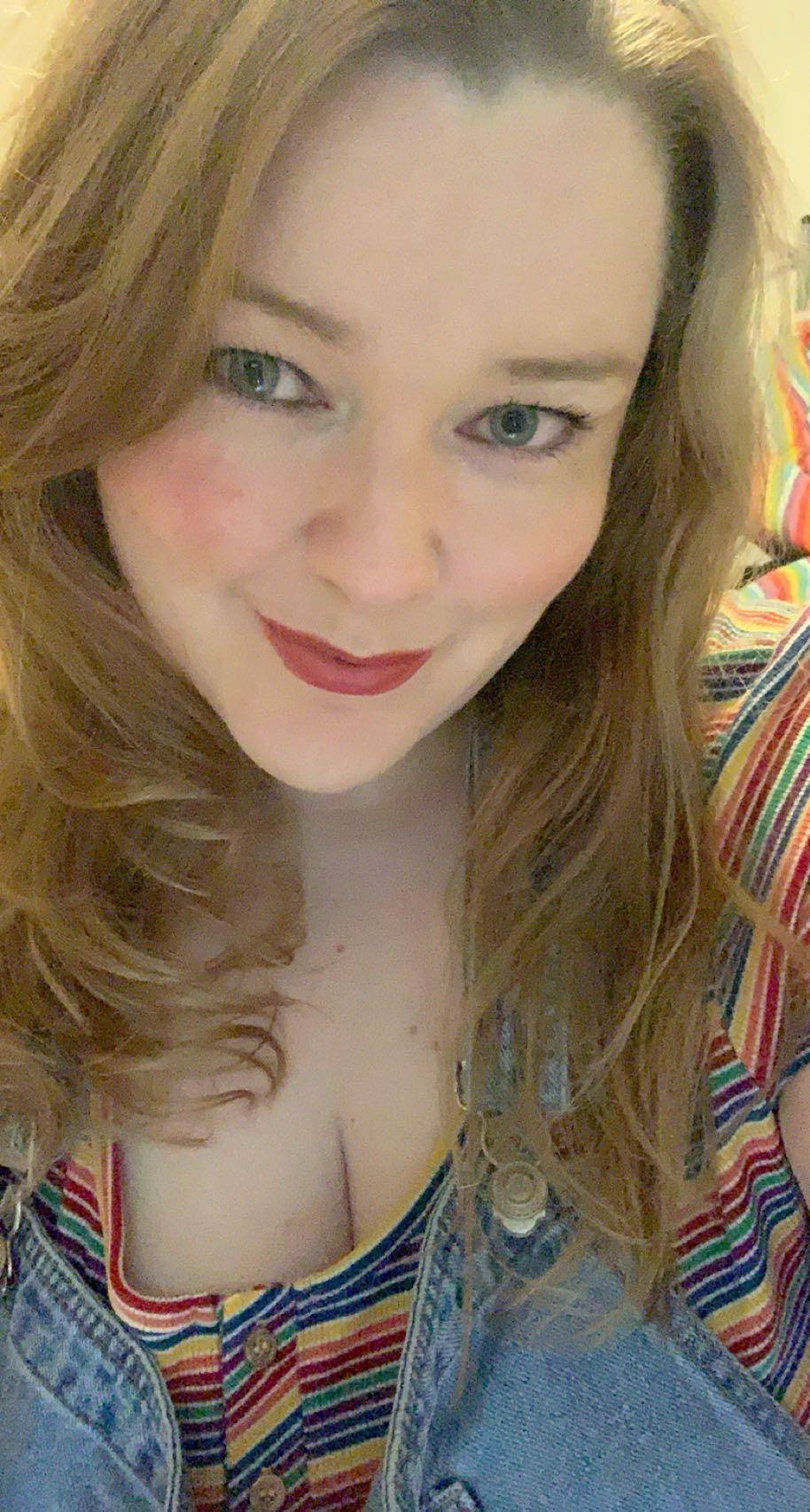 F33 am I attractive? | Scrolller