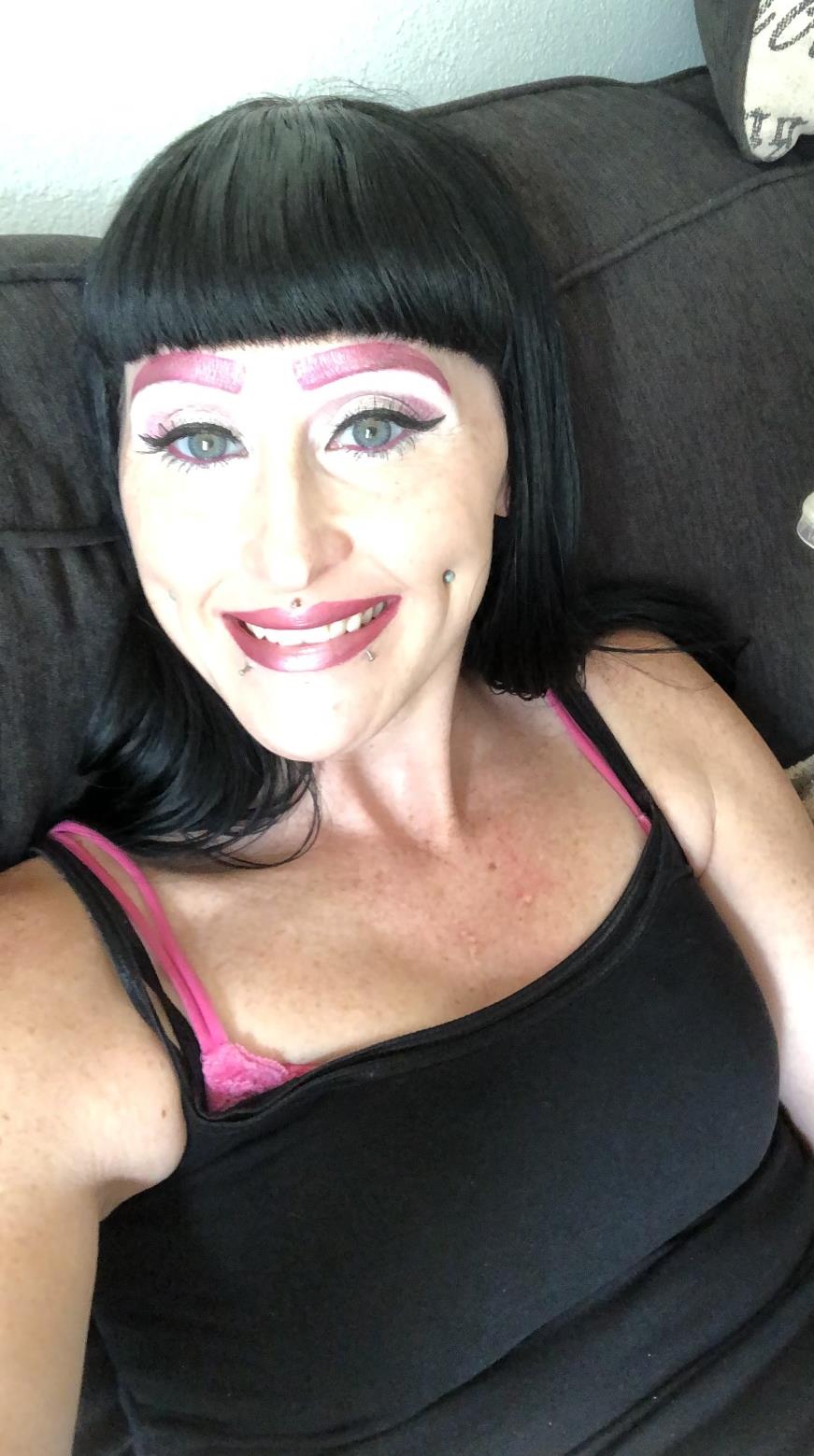 dirty goth with a smile :D | Scrolller