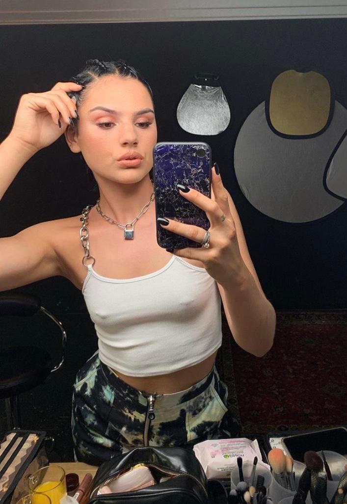 Famke Louise | Scrolller