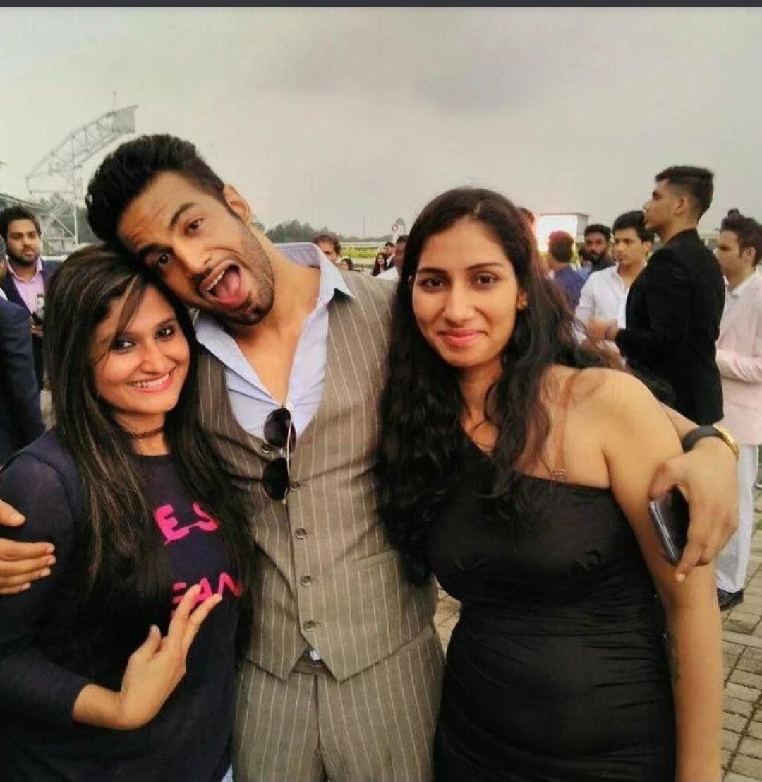 Famous INSTA Two Girls Sucking and Riding On Her Boyfriend D!CK With Loud Moaning 😋MuST WATCH 😍 ...