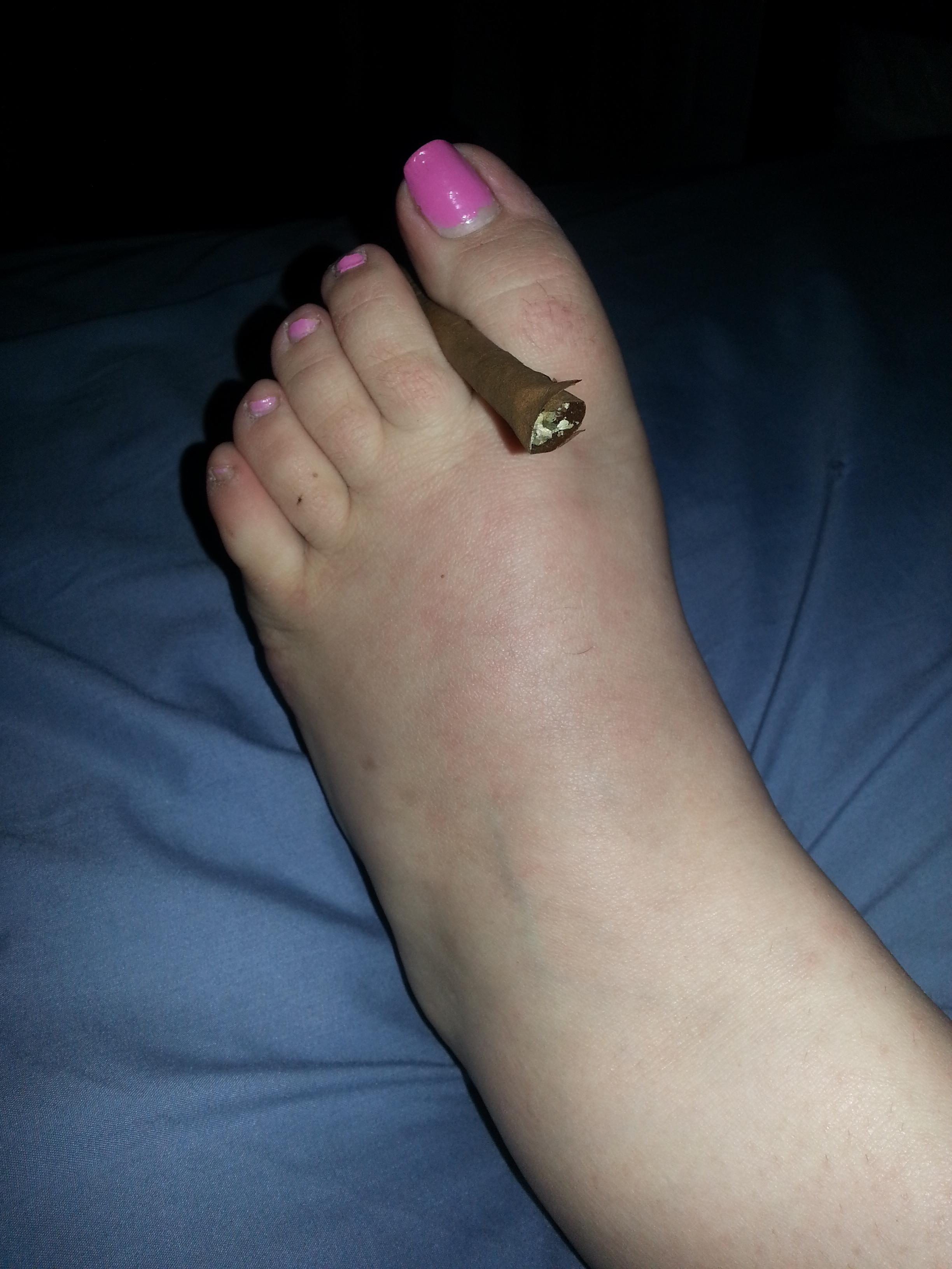 Fat blunt & pretty toes | Scrolller