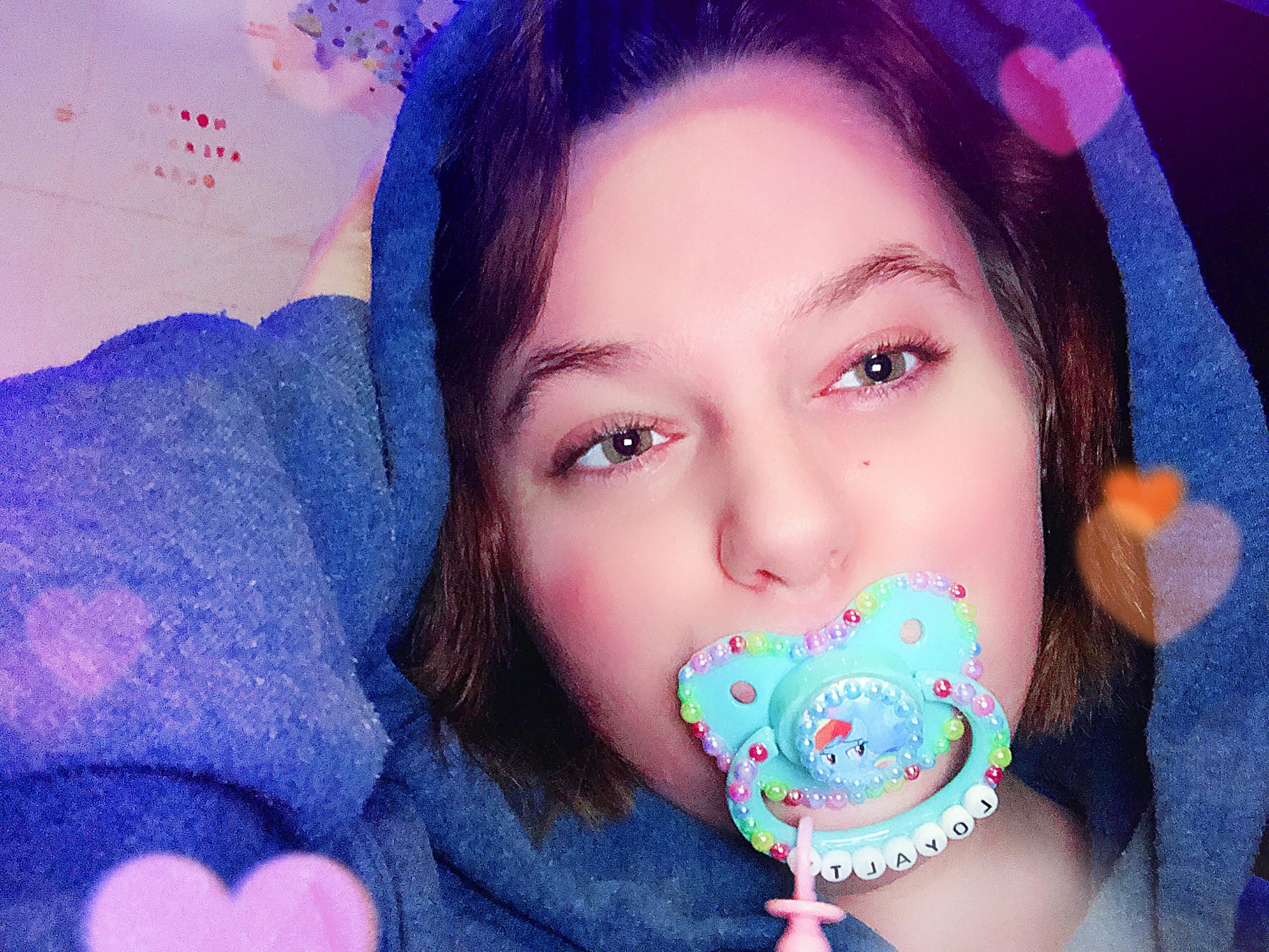 feelin cute :3 | Scrolller