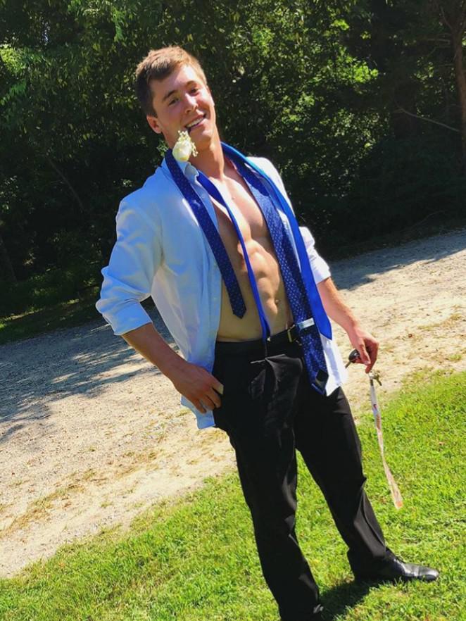 Feelin Romantic 😜 | Scrolller