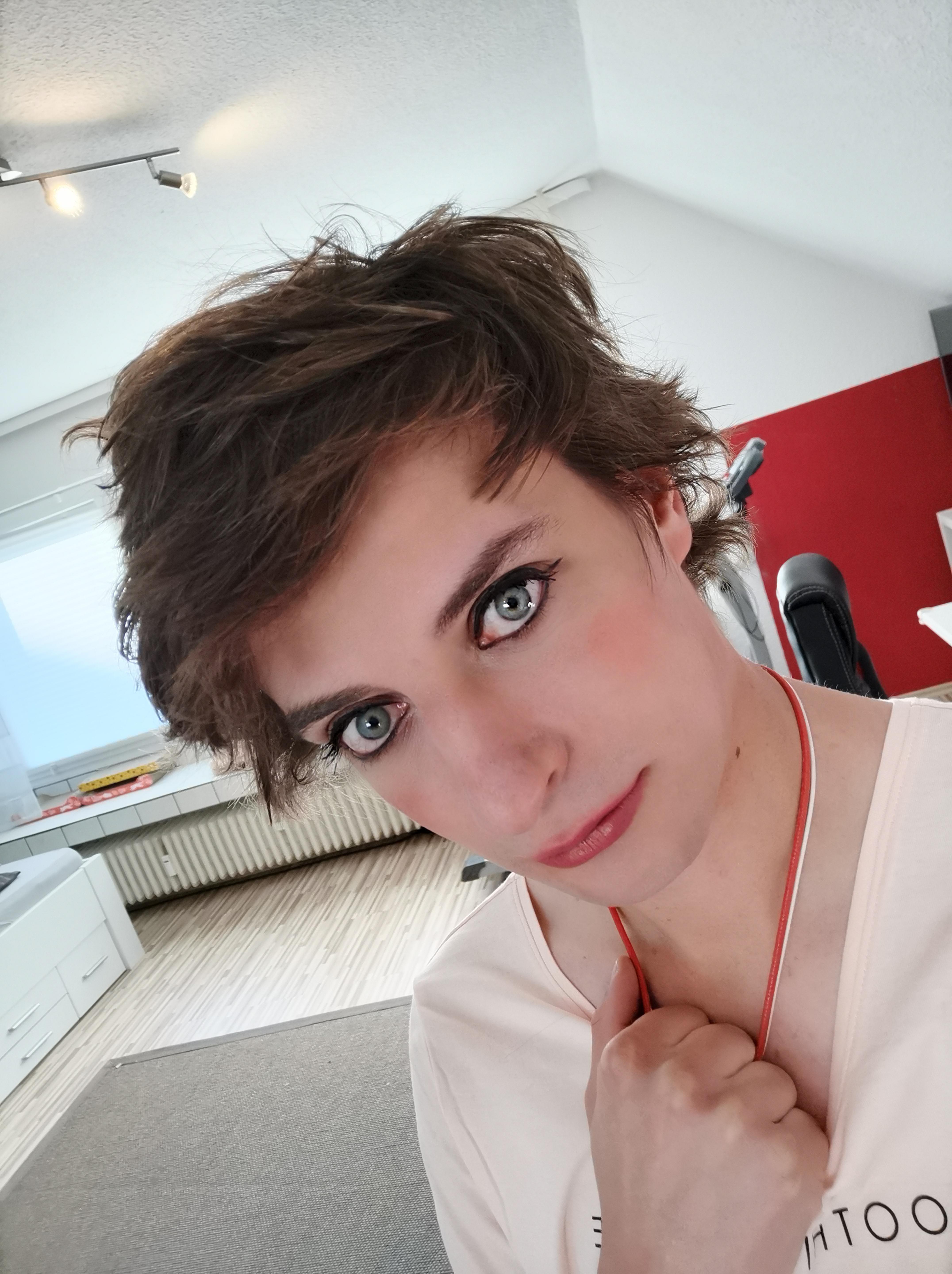 Feeling a little fem today! | Scrolller