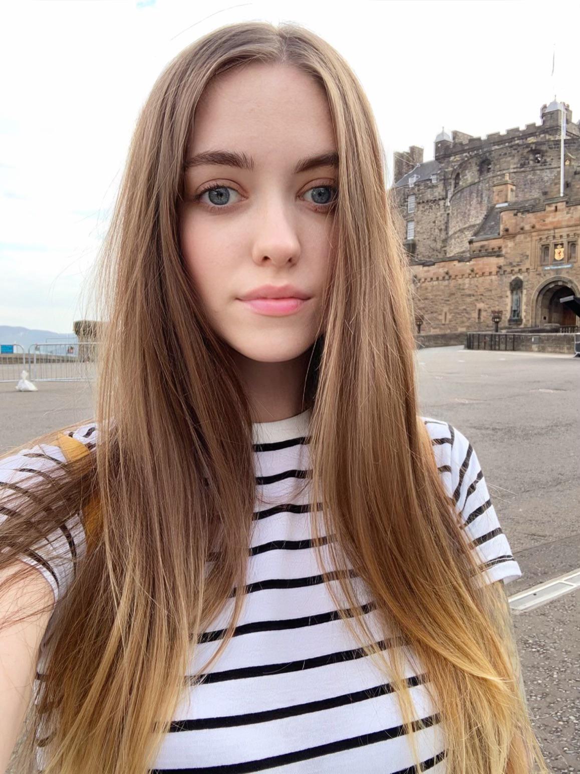 Feeling Cute 👉🏻👈🏻🥺 Scrolller