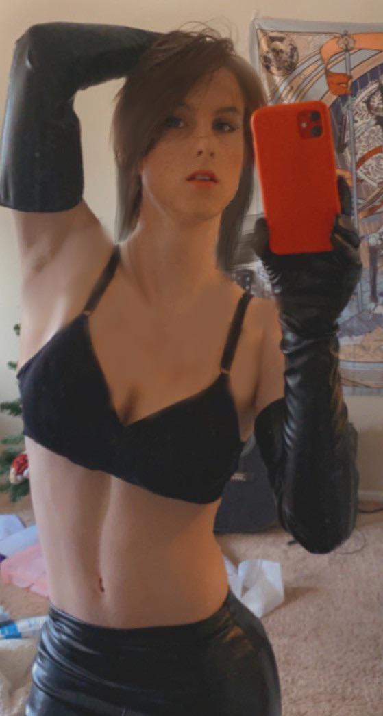 Feeling cute and powerful in these gloves | Scrolller