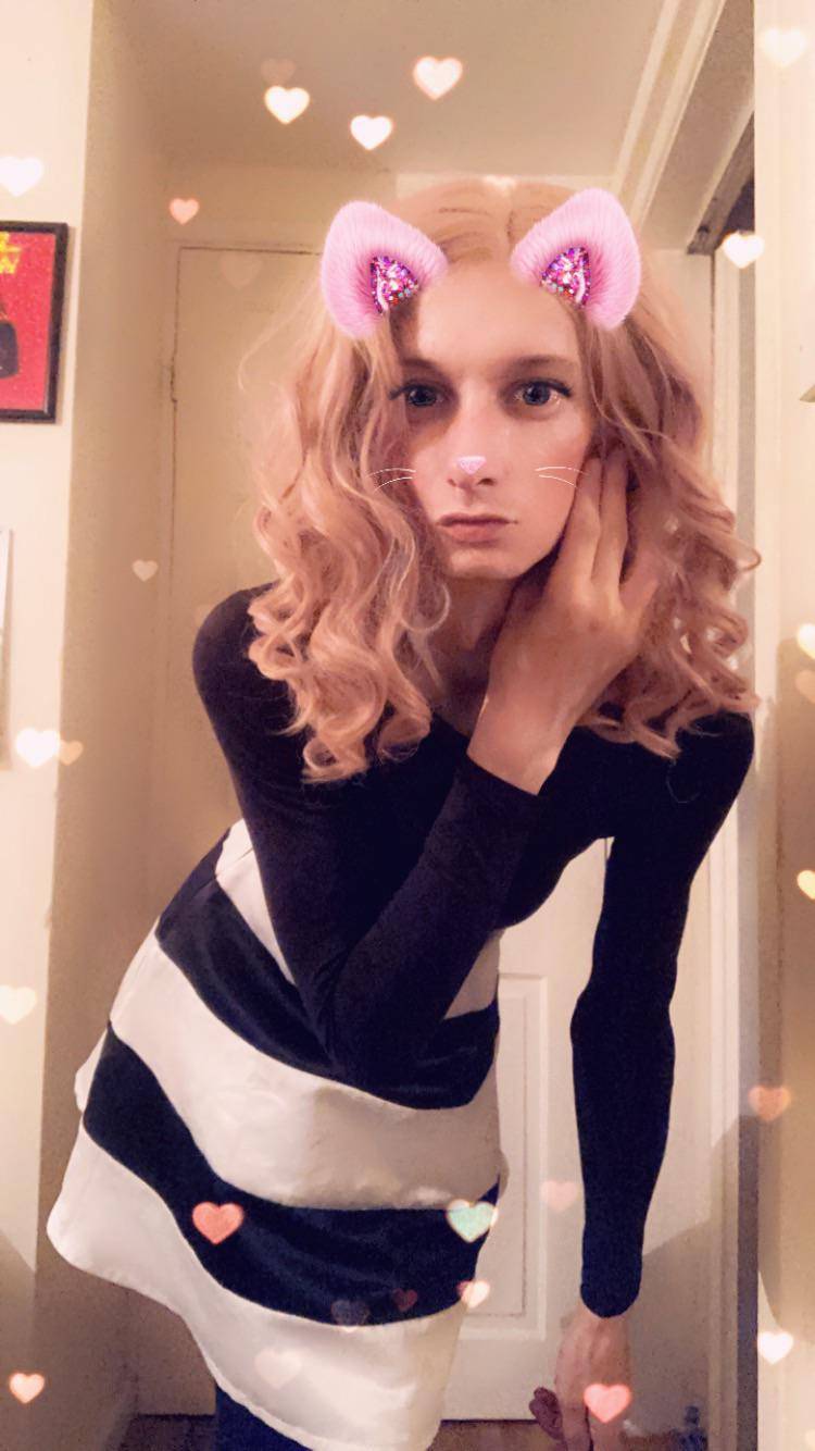 Feeling cute! X | Scrolller