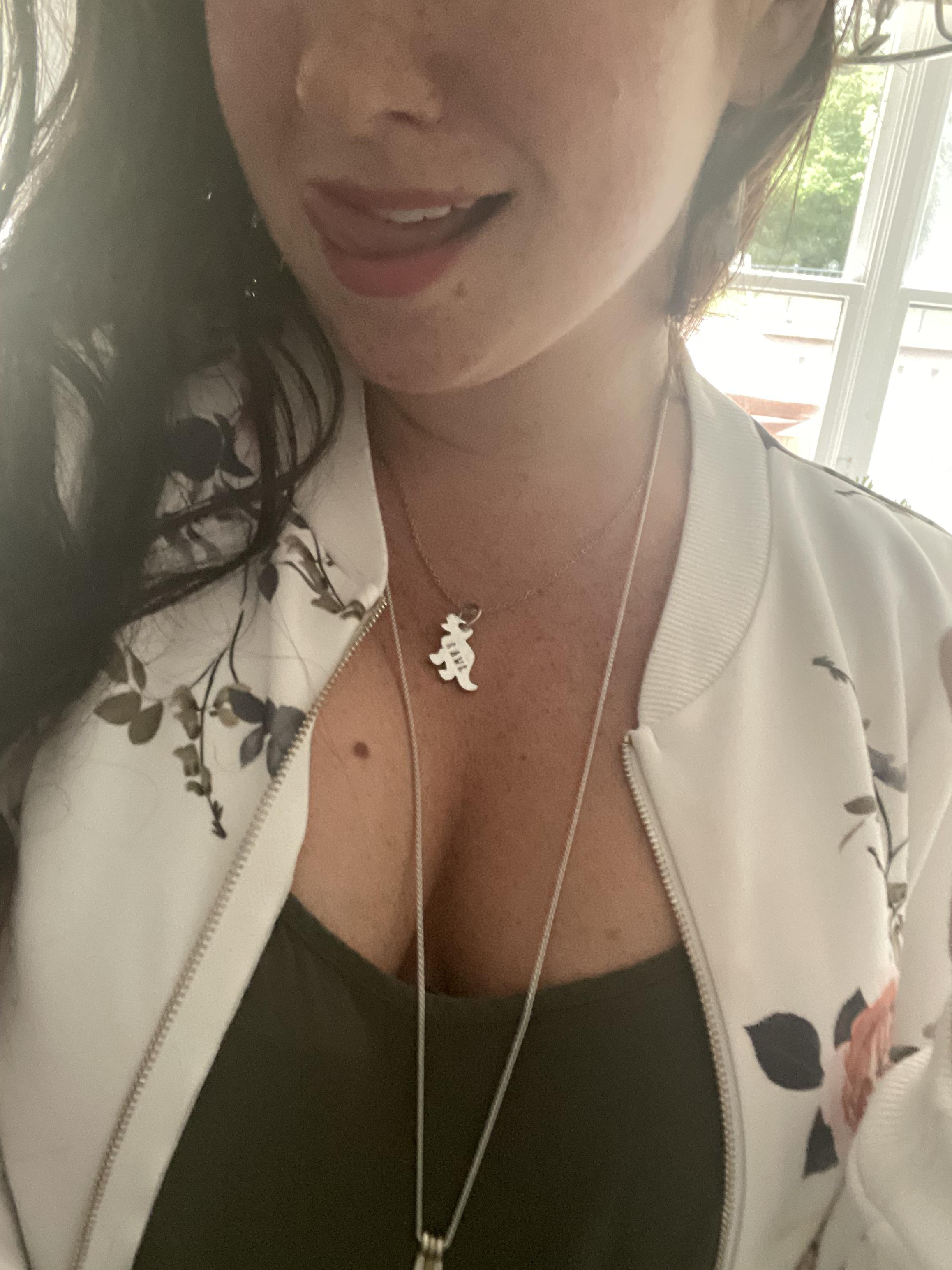 Feeling flirty 😈 | Scrolller