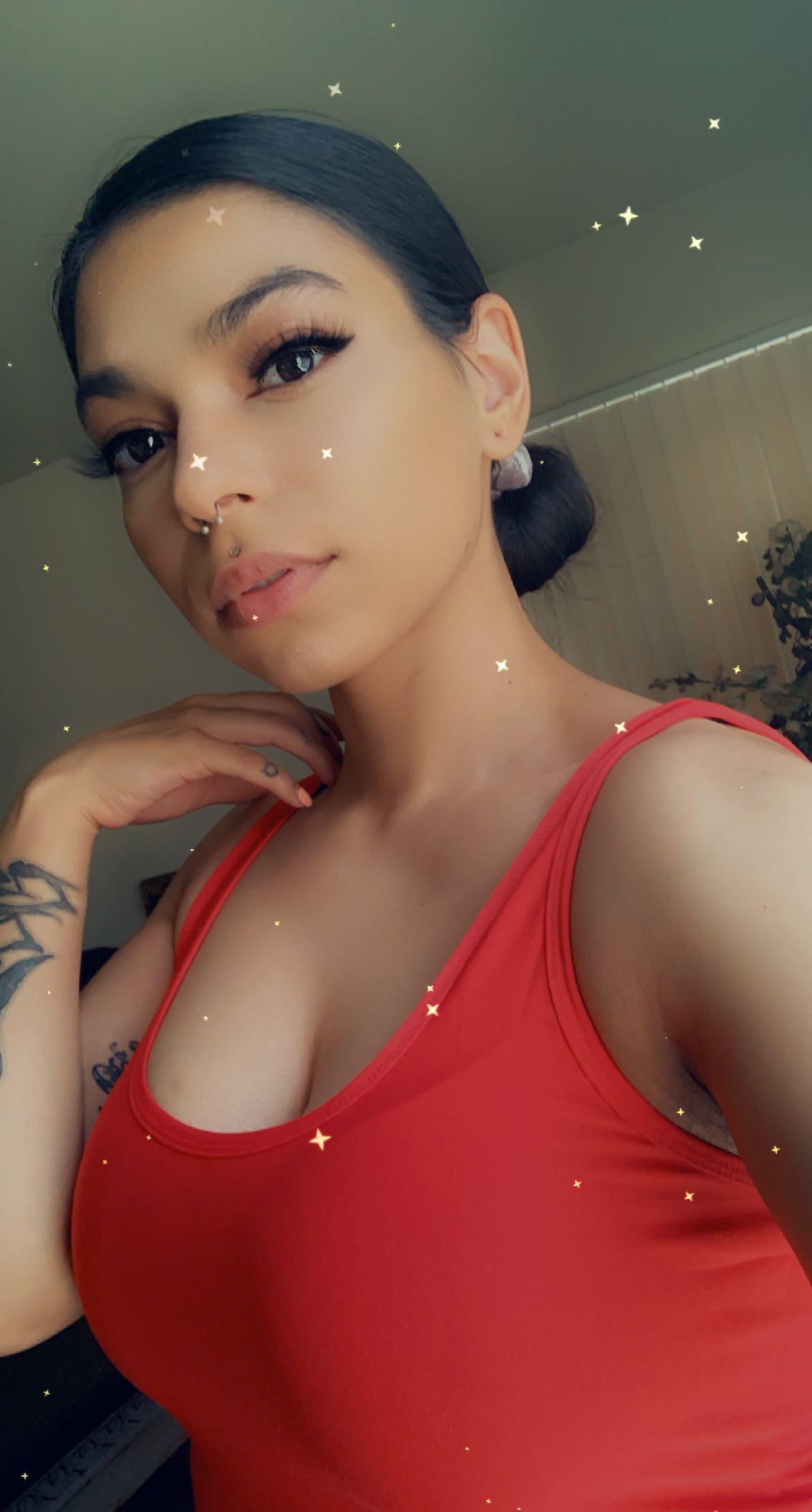 Feeling sadistic today. Who’s gonna entertain me?😈💋 | Scrolller