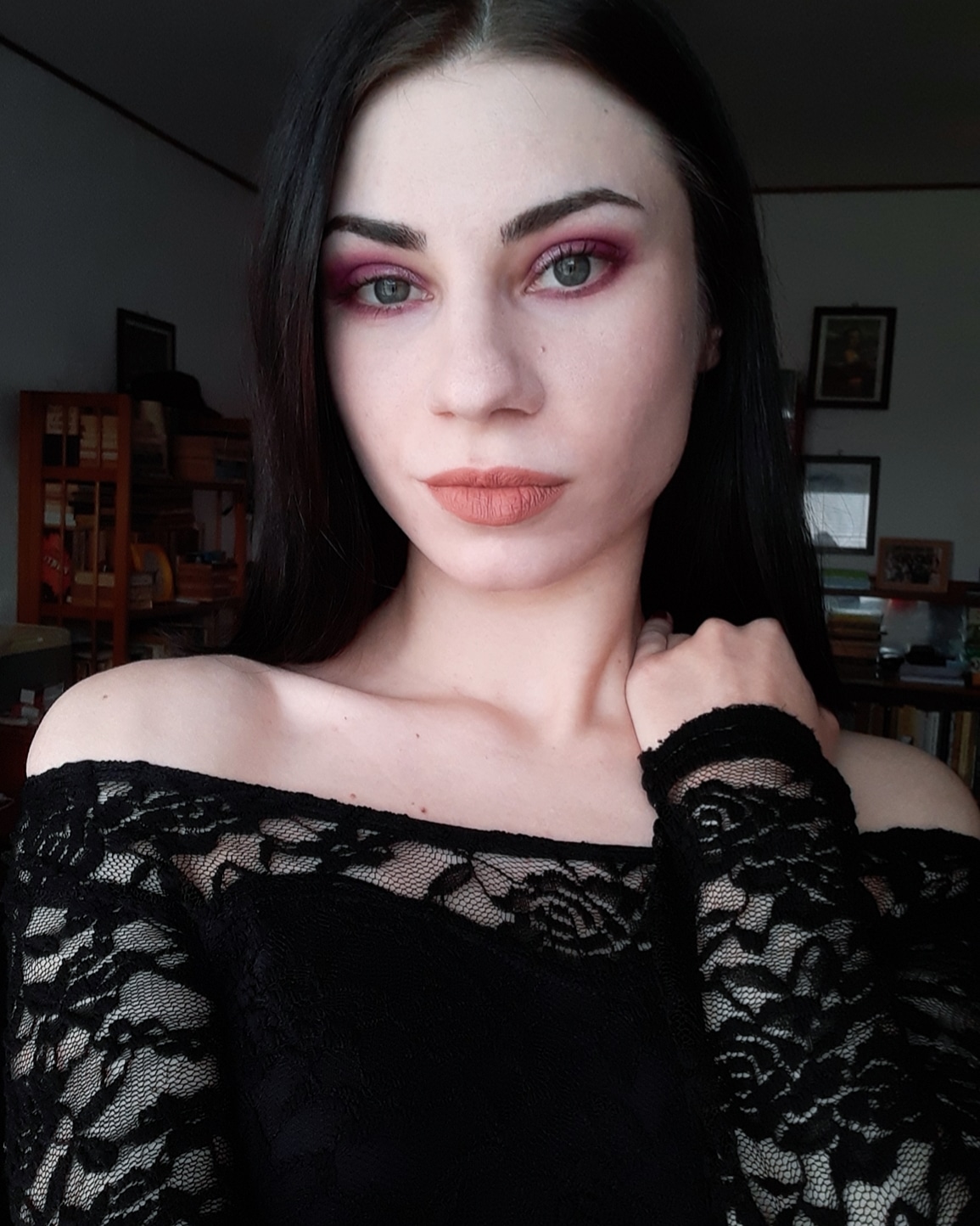 Feels a little weird to post again after so long, but hi :) [f23] | Scrolller