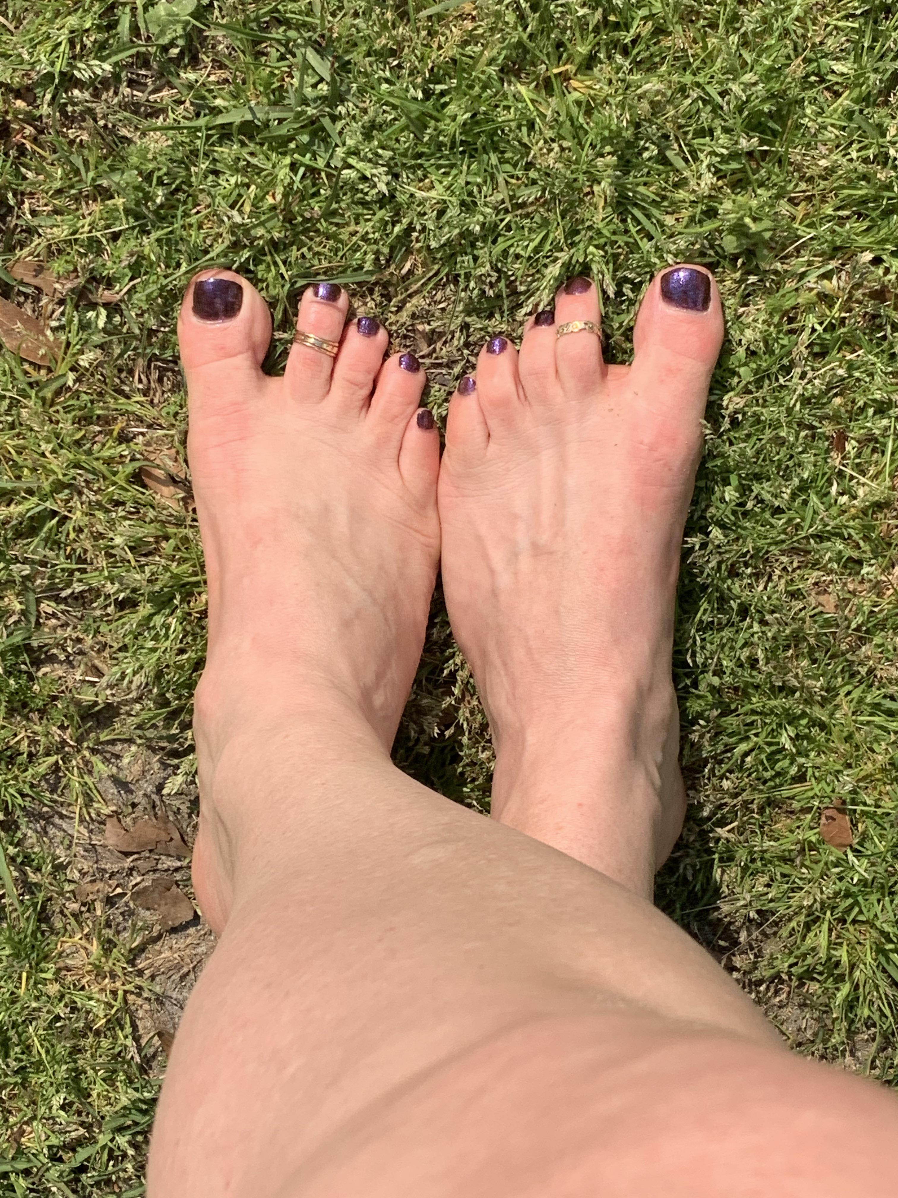Feet in the grass. Feels so good | Scrolller