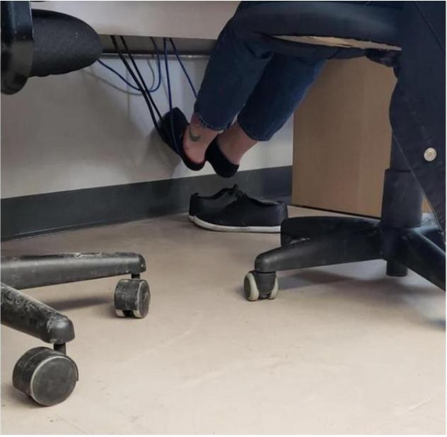 Feet support | Scrolller