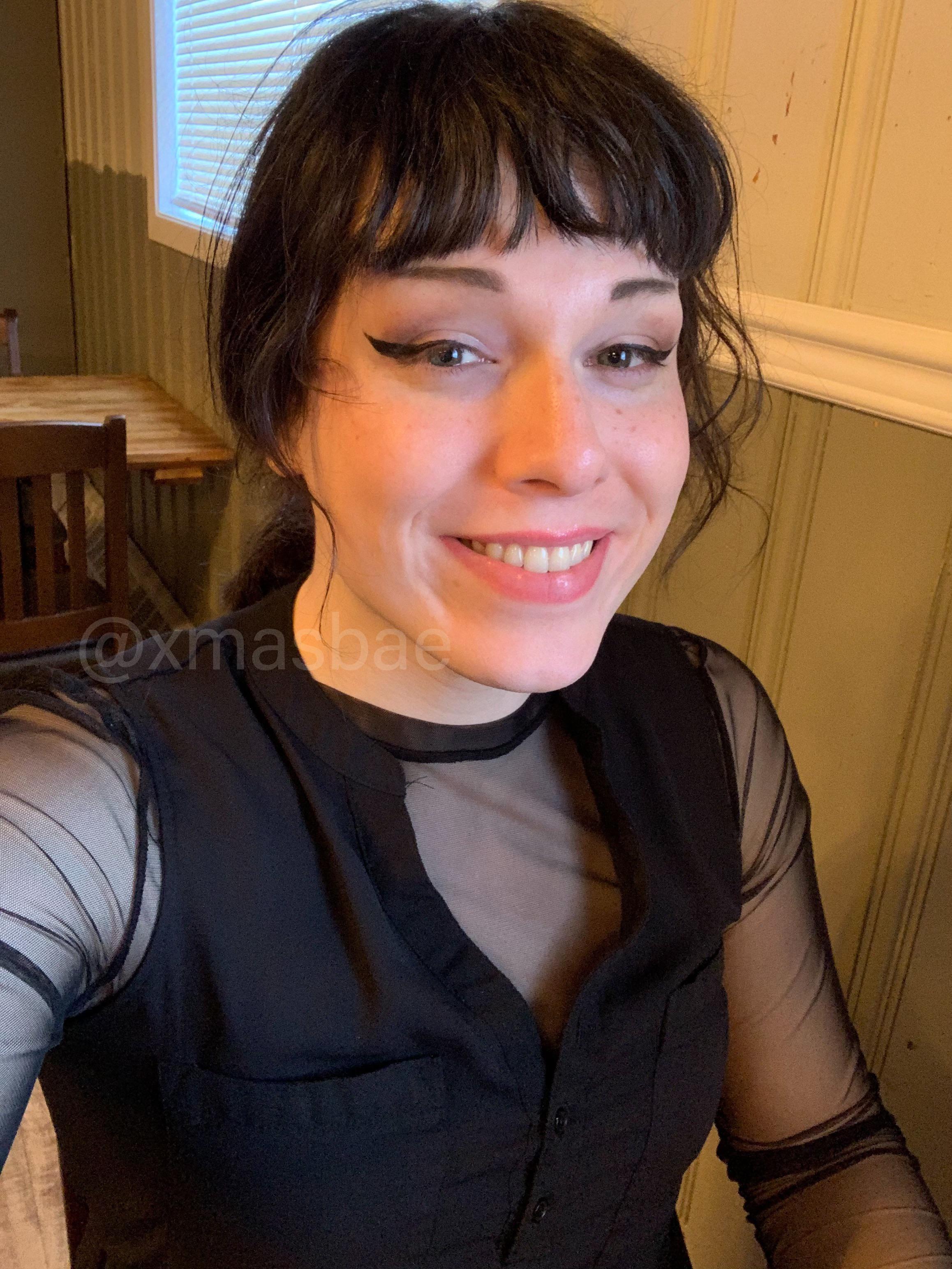 Felt cute on a dinner date 🤗 | Scrolller