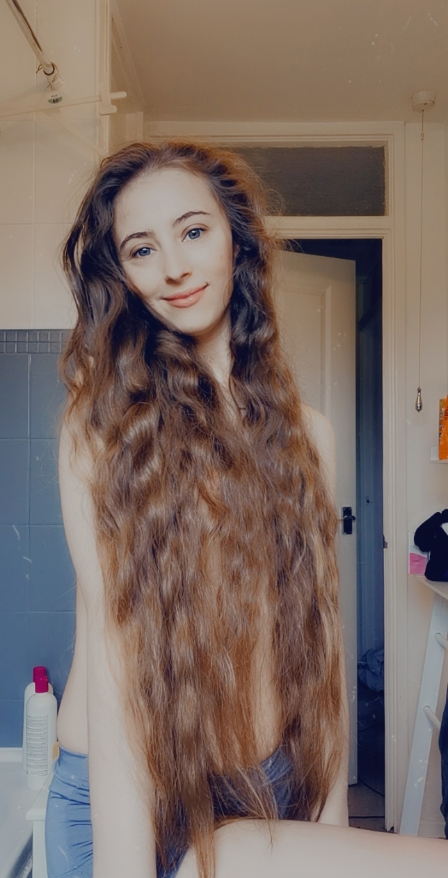 Felt cute with curls 🥰 | Scrolller