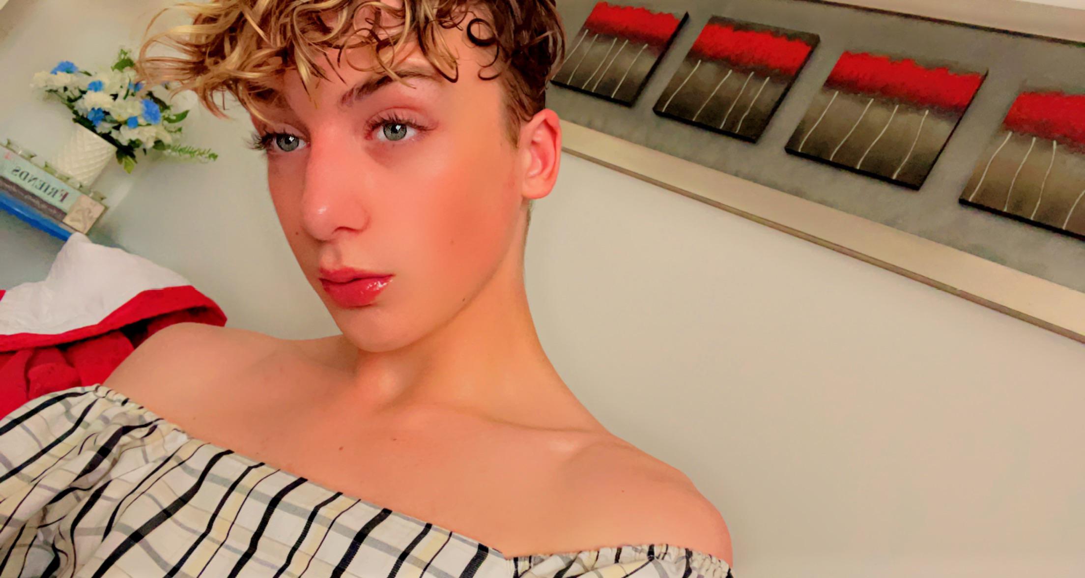 felt pretty :) | Scrolller