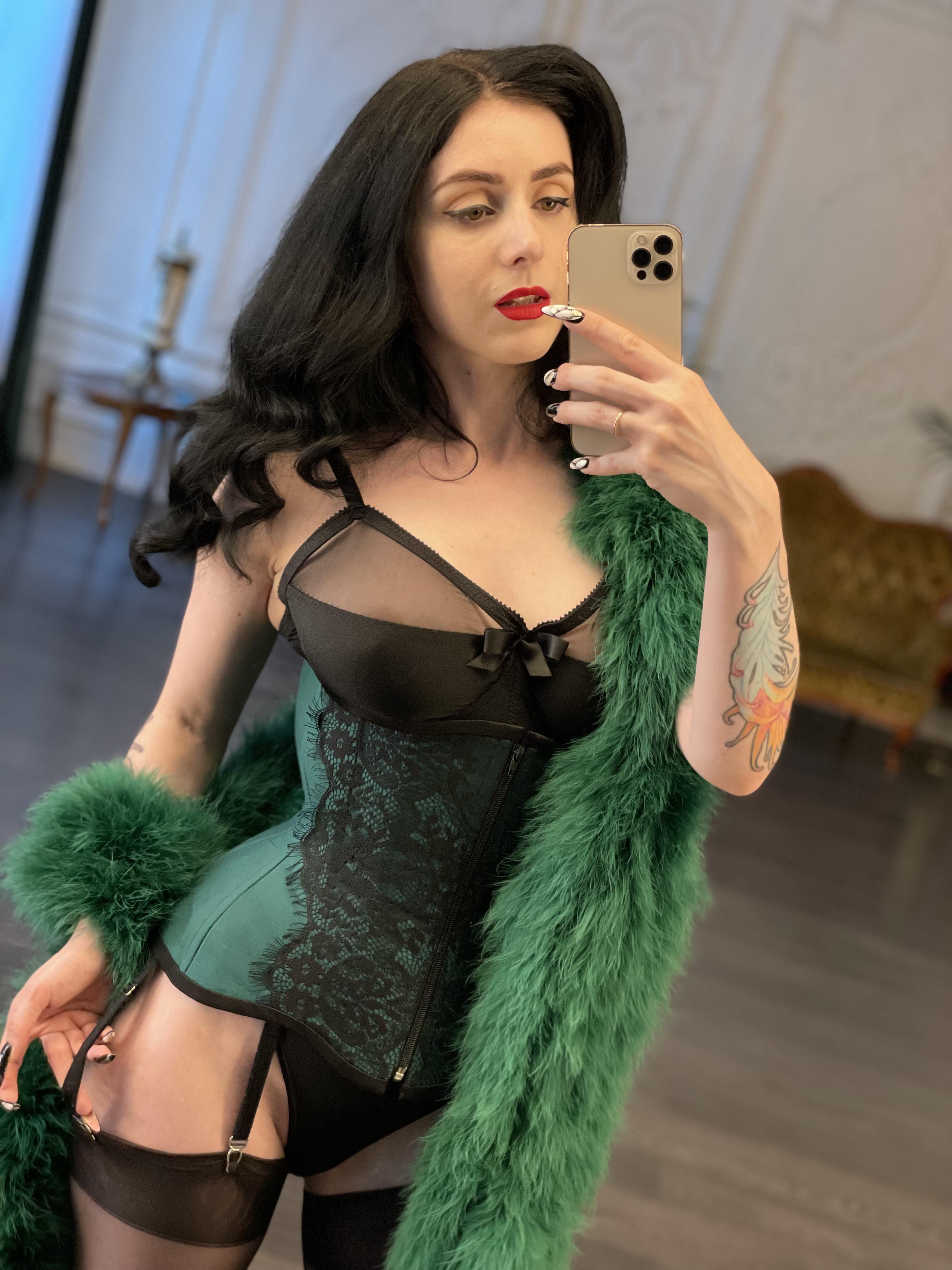 Fetisch dream in green | Scrolller