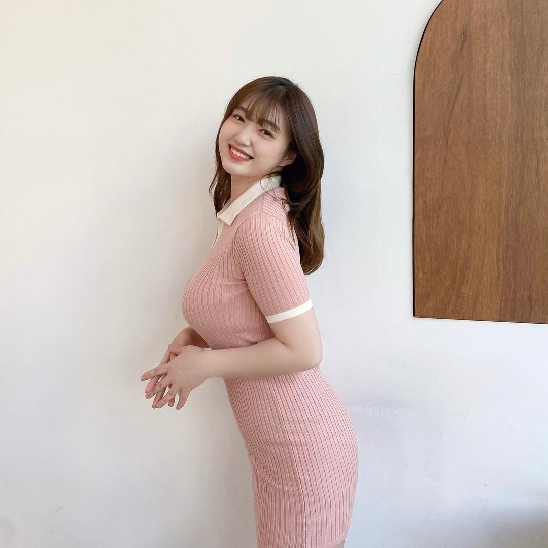 Figure hugging | Scrolller