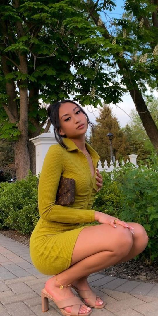 Filipina Scrolller