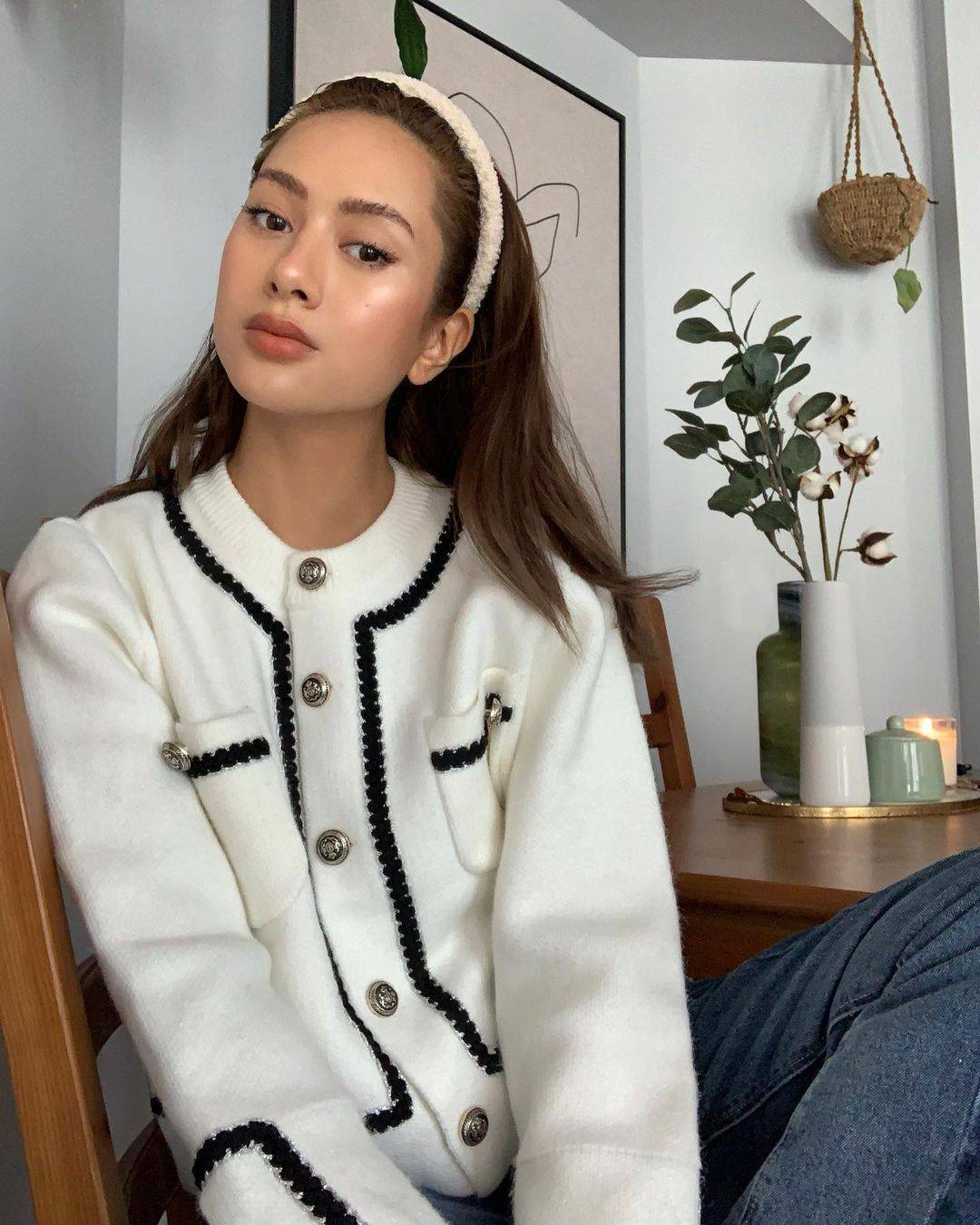 Filipina x English | Scrolller