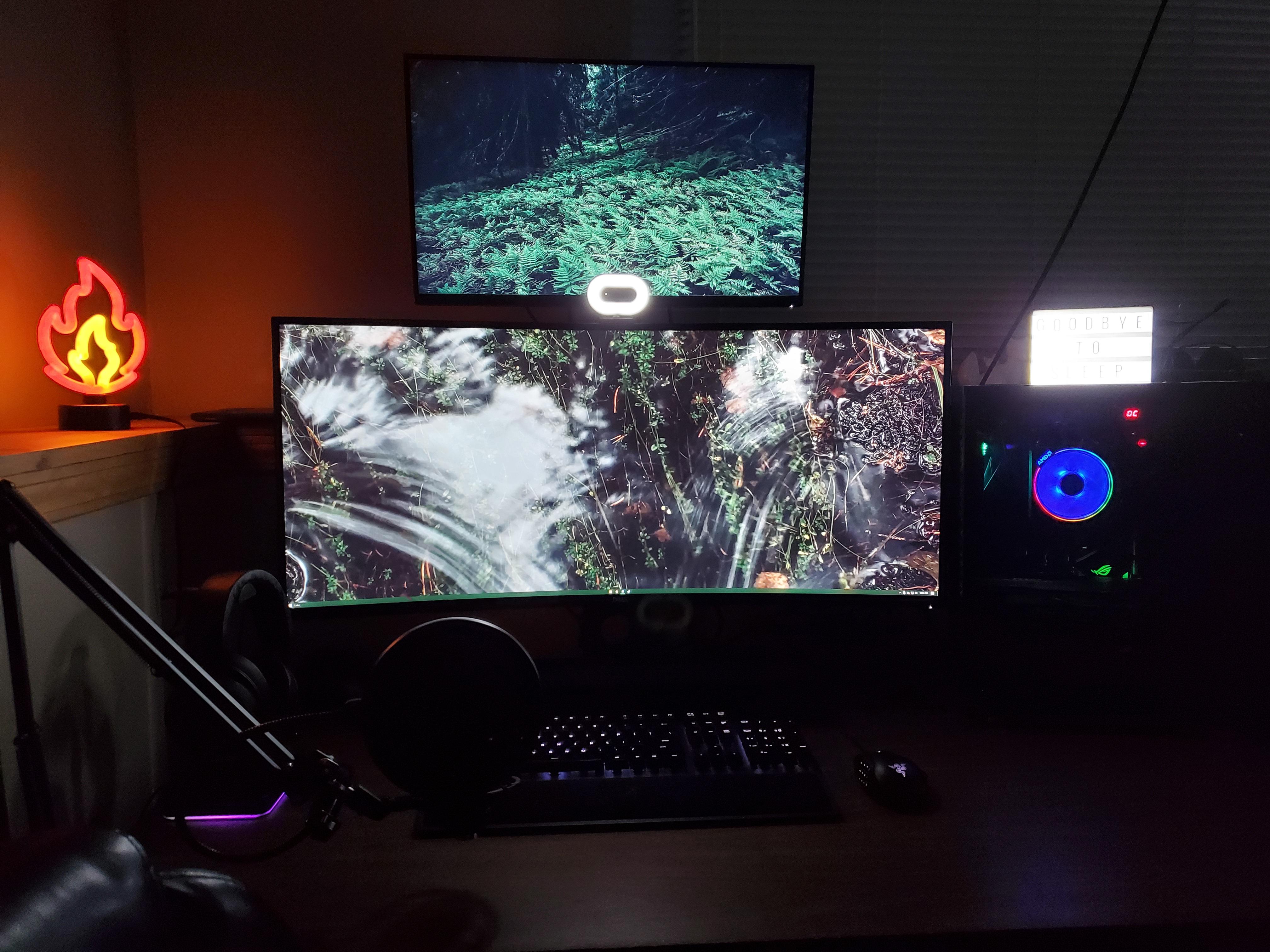 Finally got my ultrawide. Setup is finally complete, but don't ask about the cable management ...