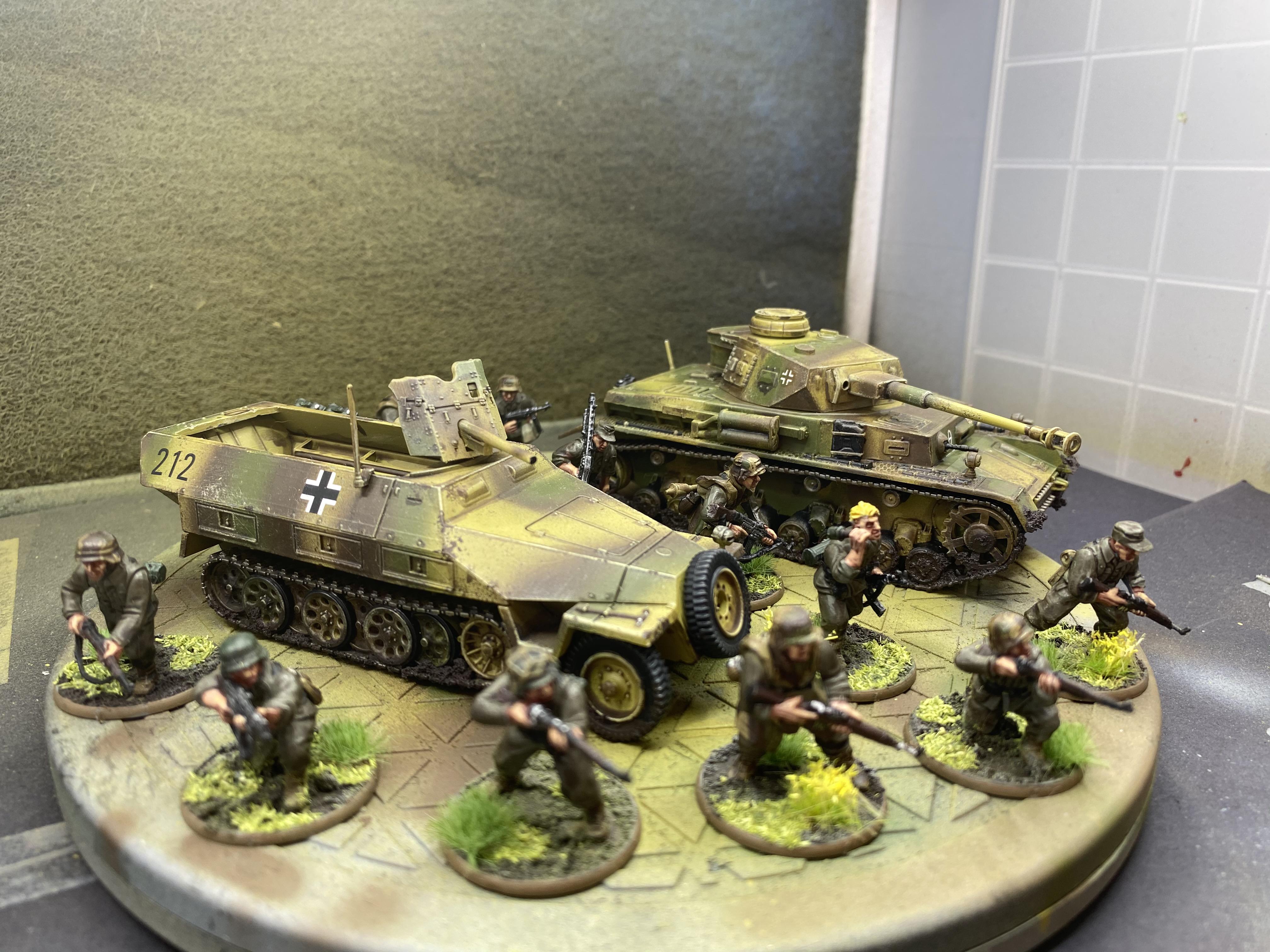 Finished my first Bolt Action units! 1944 Normandy 21st Panzer Div. | Scrolller