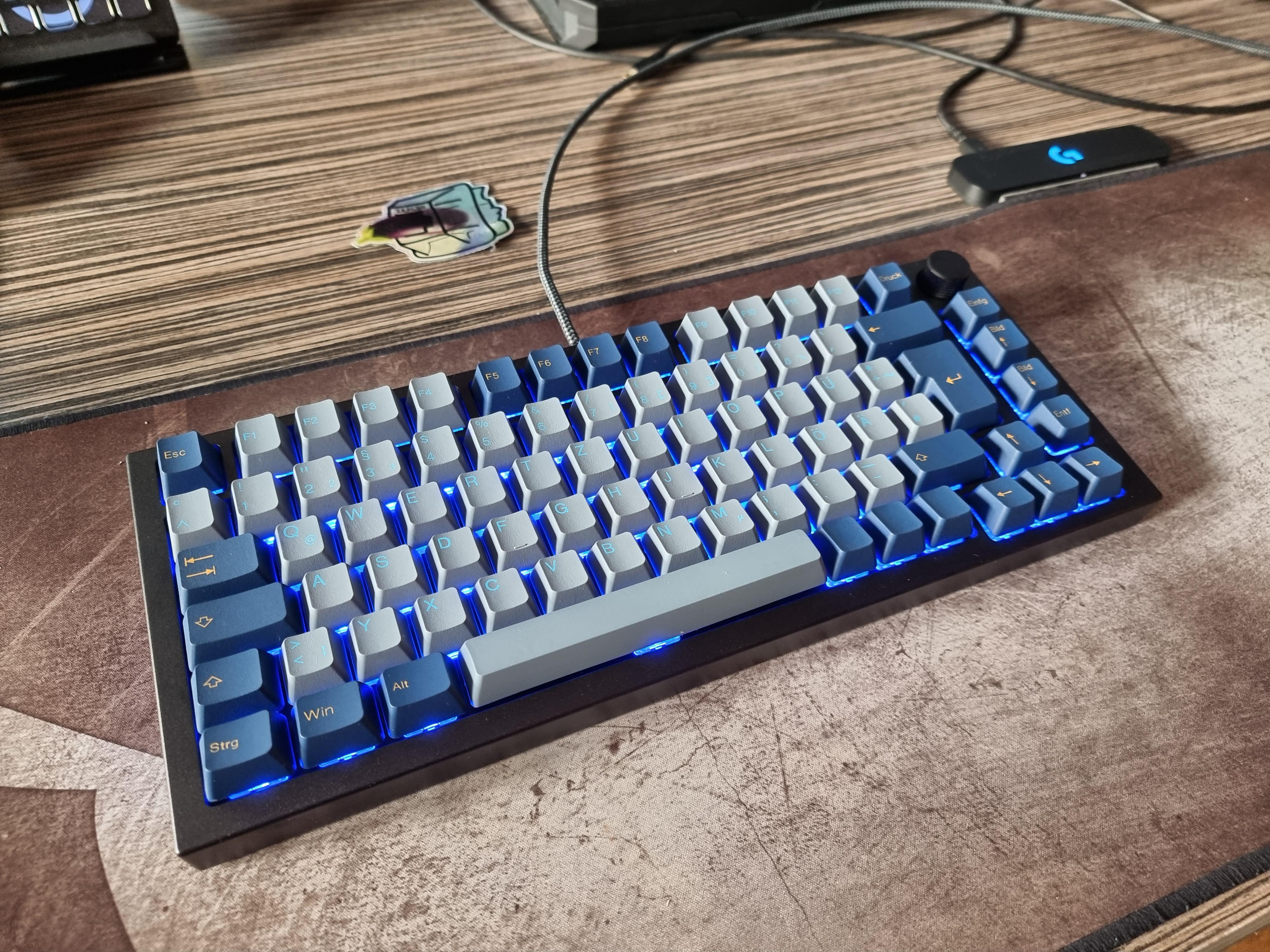 Finished my first custom keyboard! The GMMK Pro with lubed Zeal stabs + Zilent V2 65G. Typing ...
