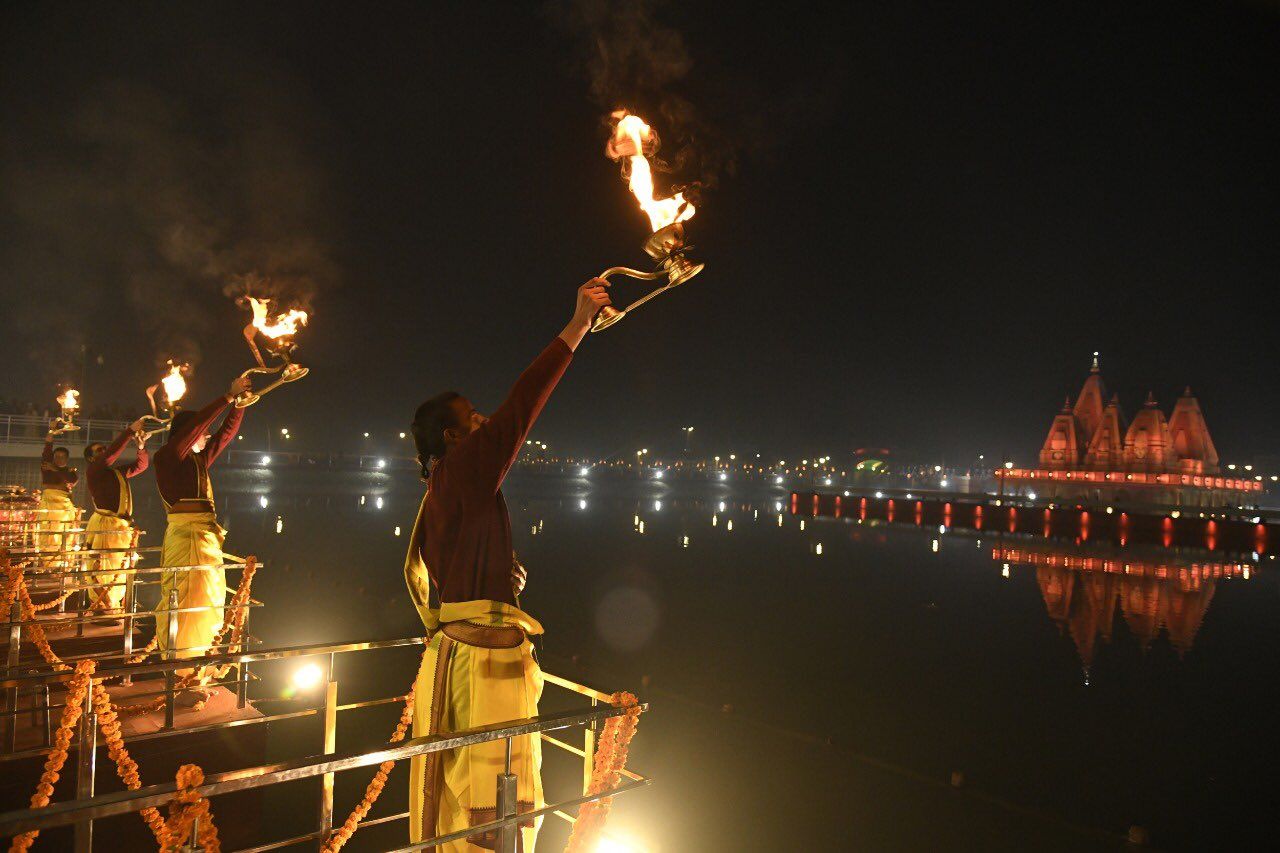 Fire Aarti at Brahma Sarovar | Scrolller