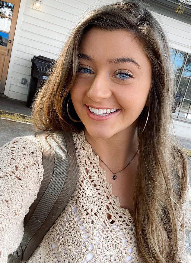 First Class Smile ! | Scrolller