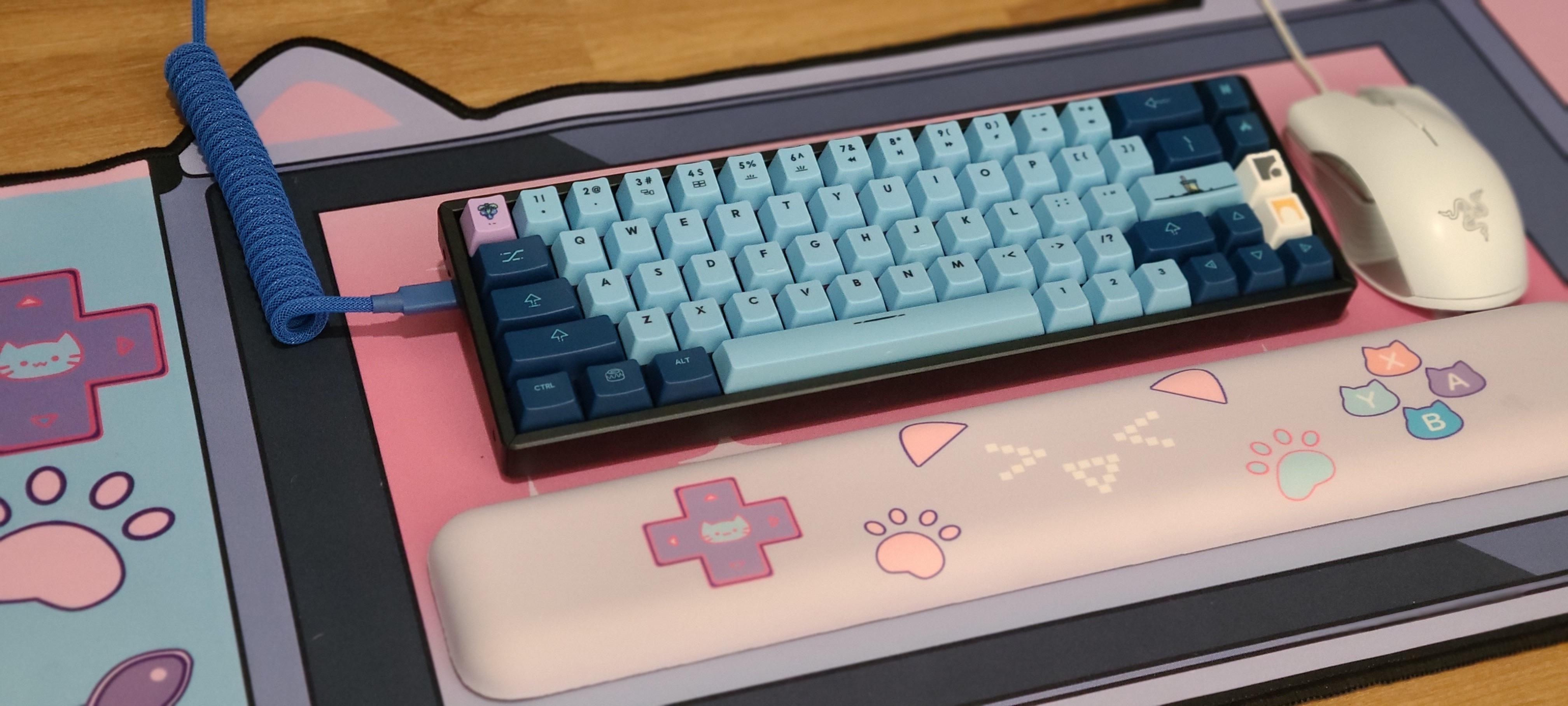 First custom keeb! Banana Splits, lubed and filmed, custom caps designed by me, on a Keychron K6 ...