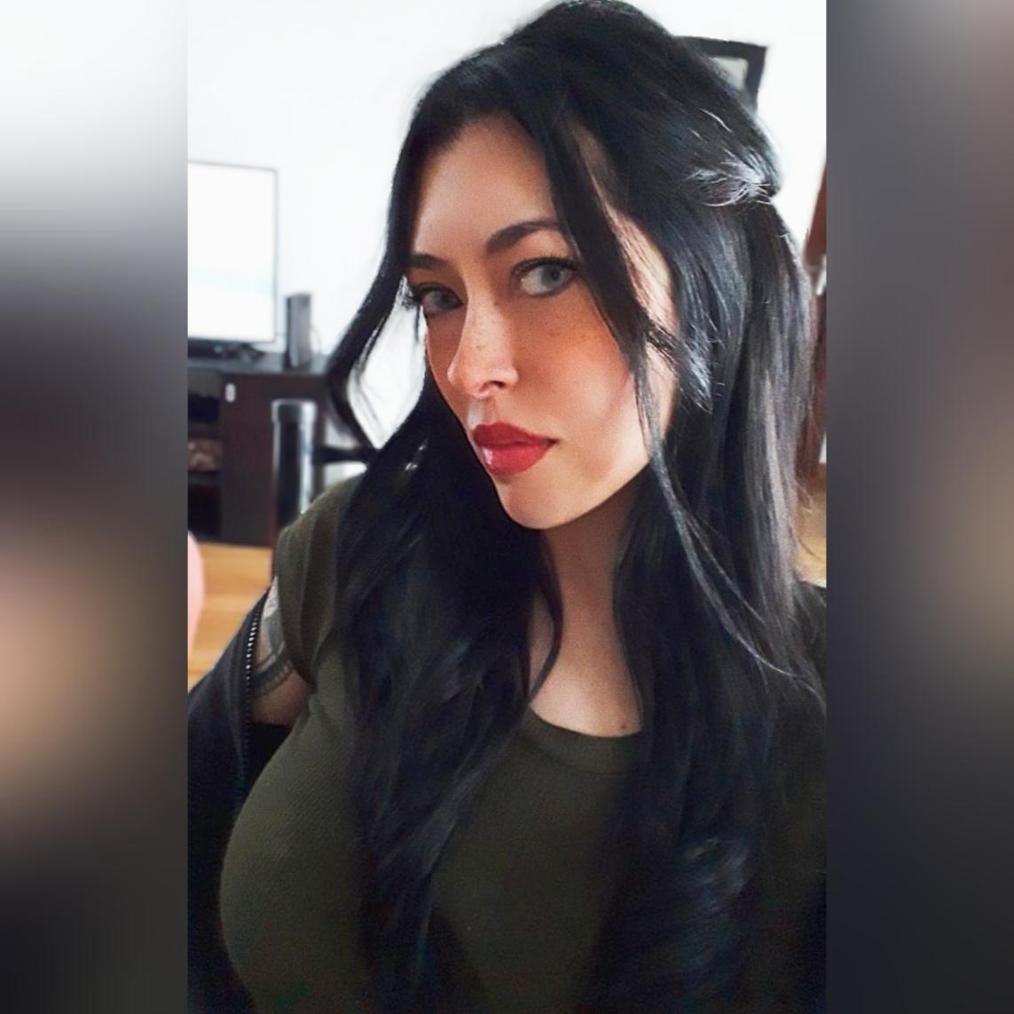 First impression? I wanna know 🙈 (24f) | Scrolller