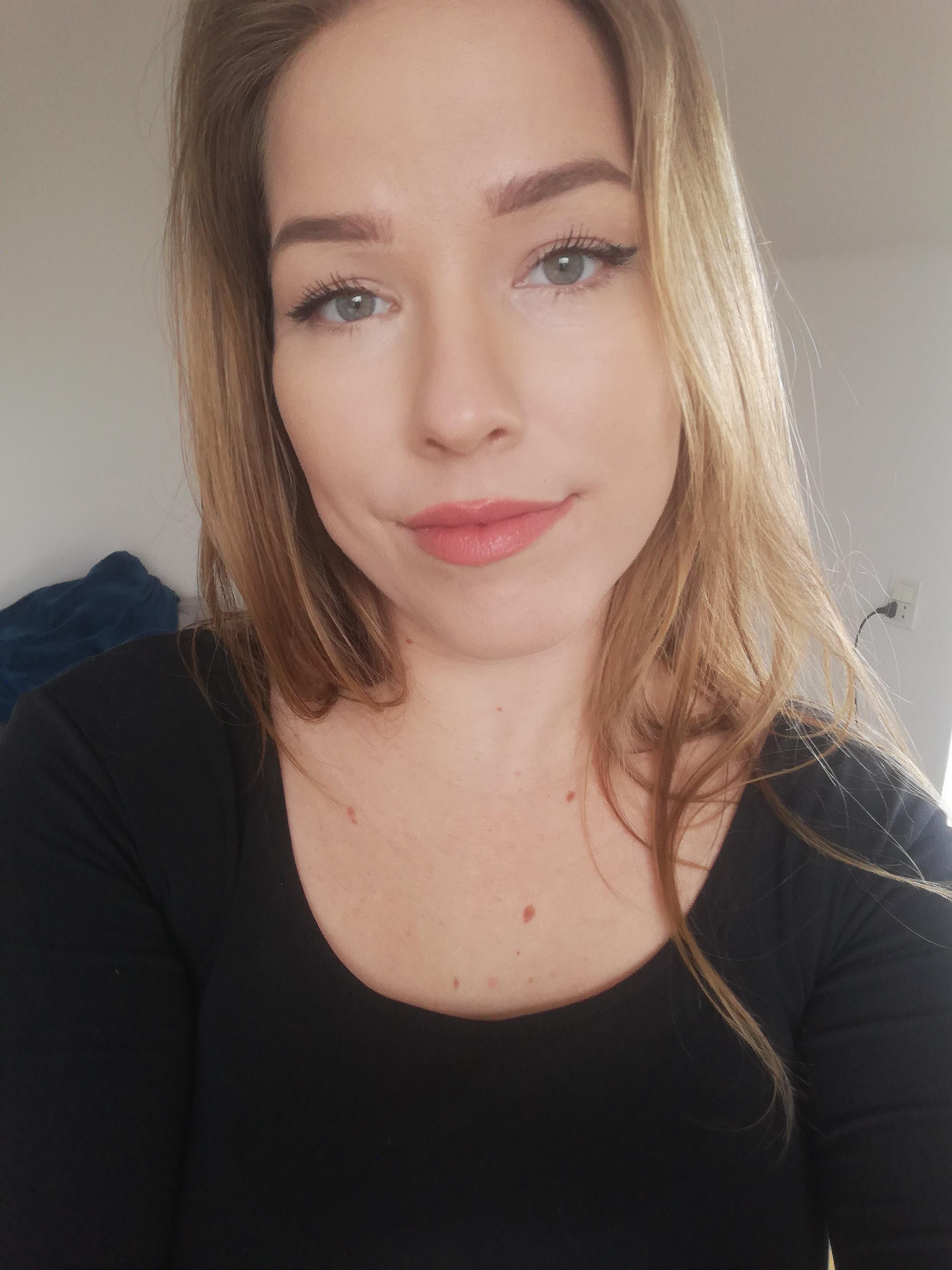 First new apartment selfie 😁 F29 | Scrolller