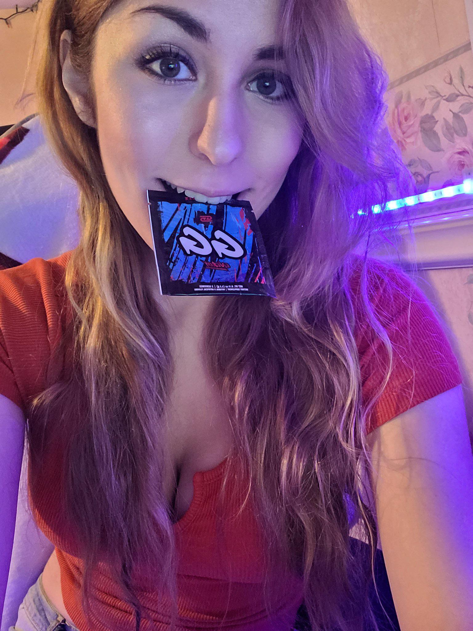 A pretty face and some nice tits | Scrolller