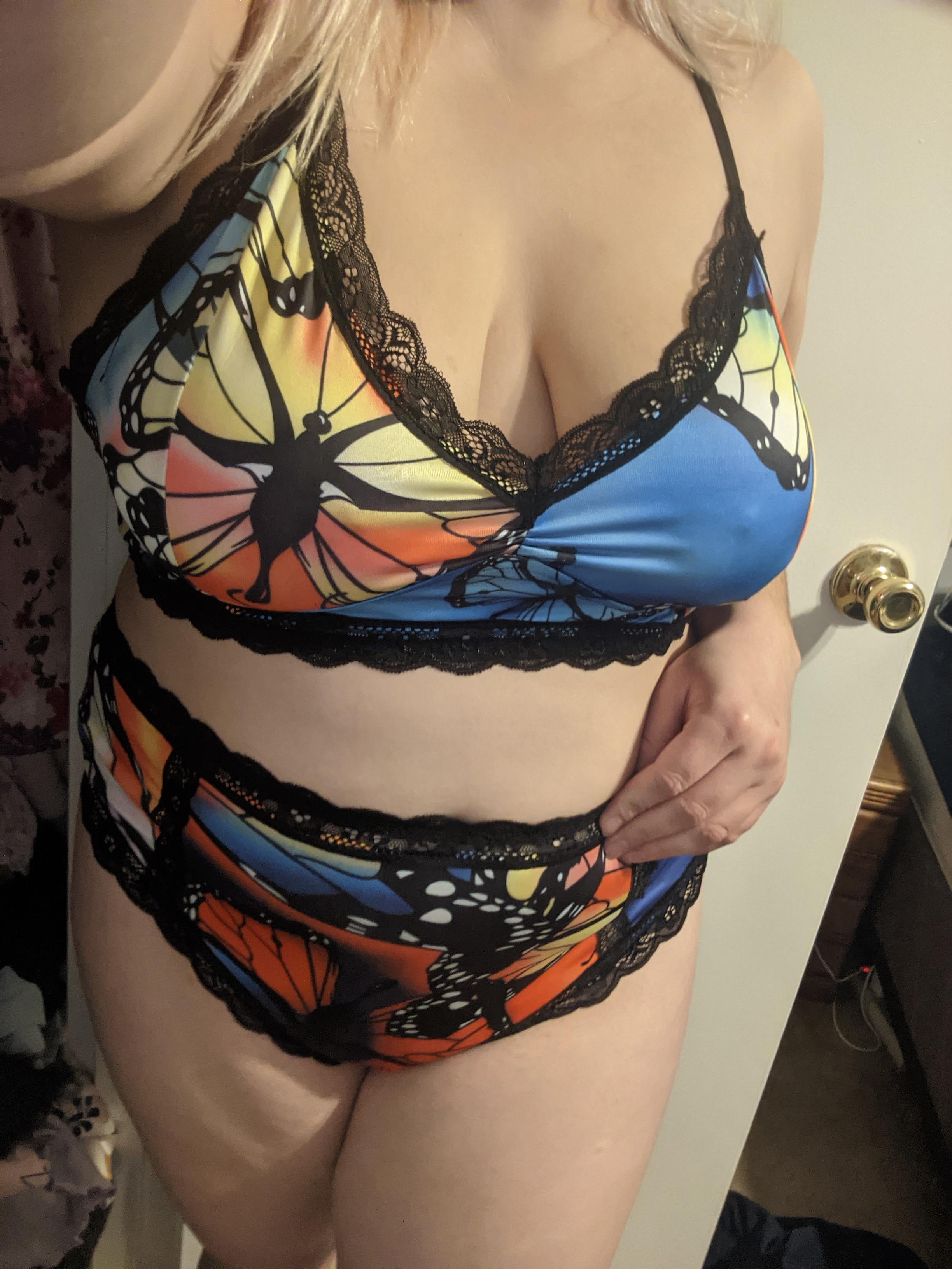 First post here! Happy hump day! | Scrolller